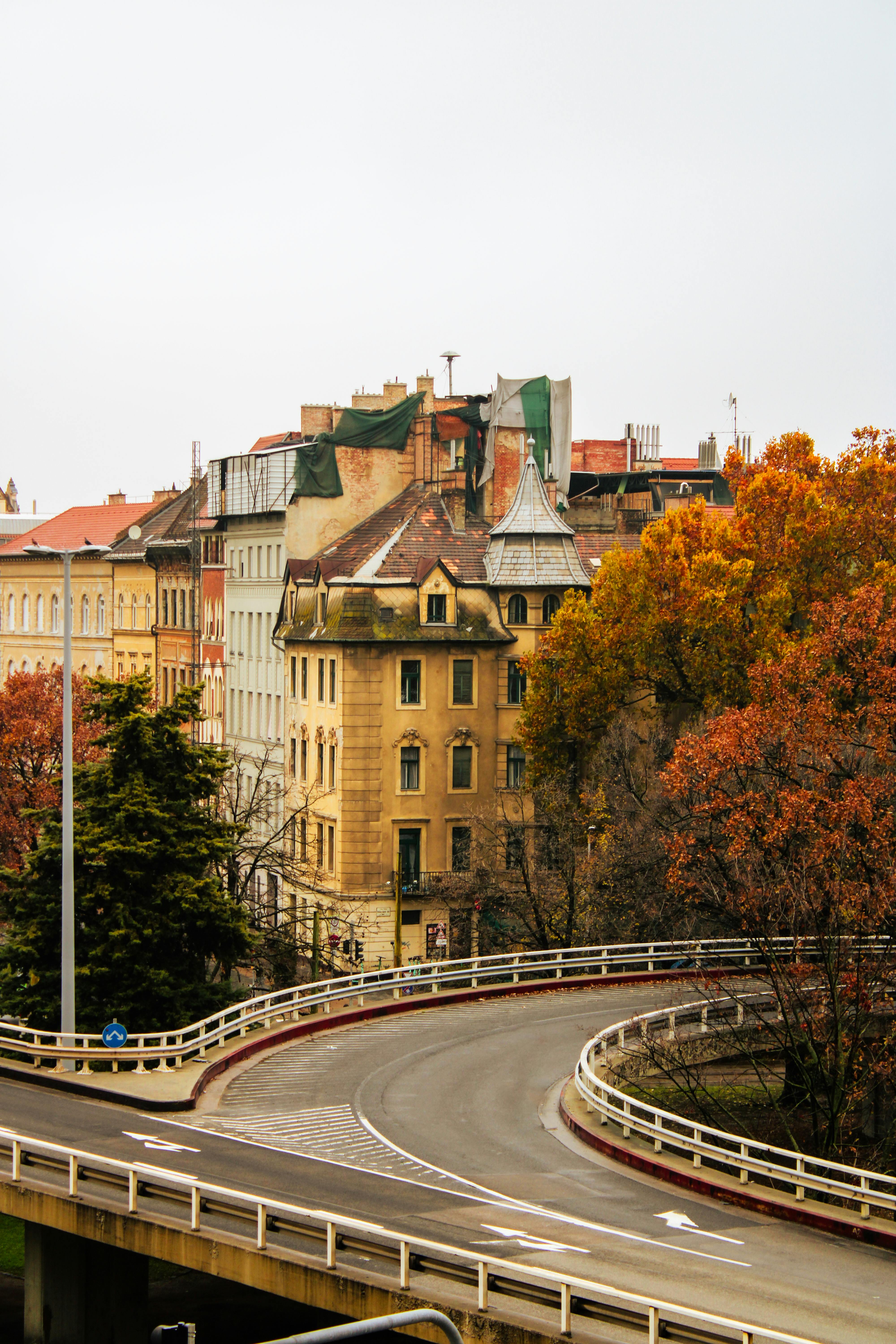 Road by the Traditional Tenements in Autumn · Free Stock Photo