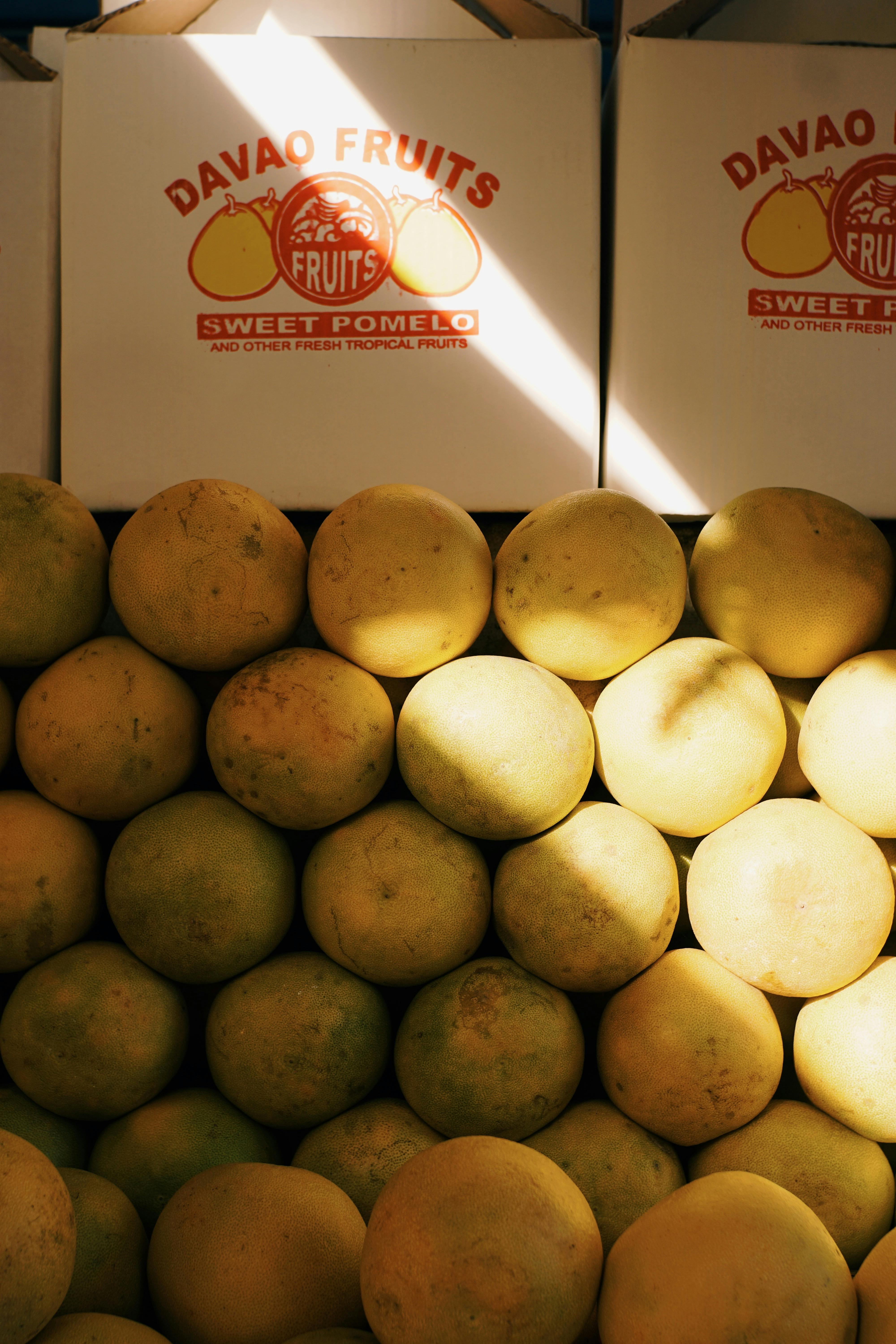 Display of Pomelos · Free Stock Photo