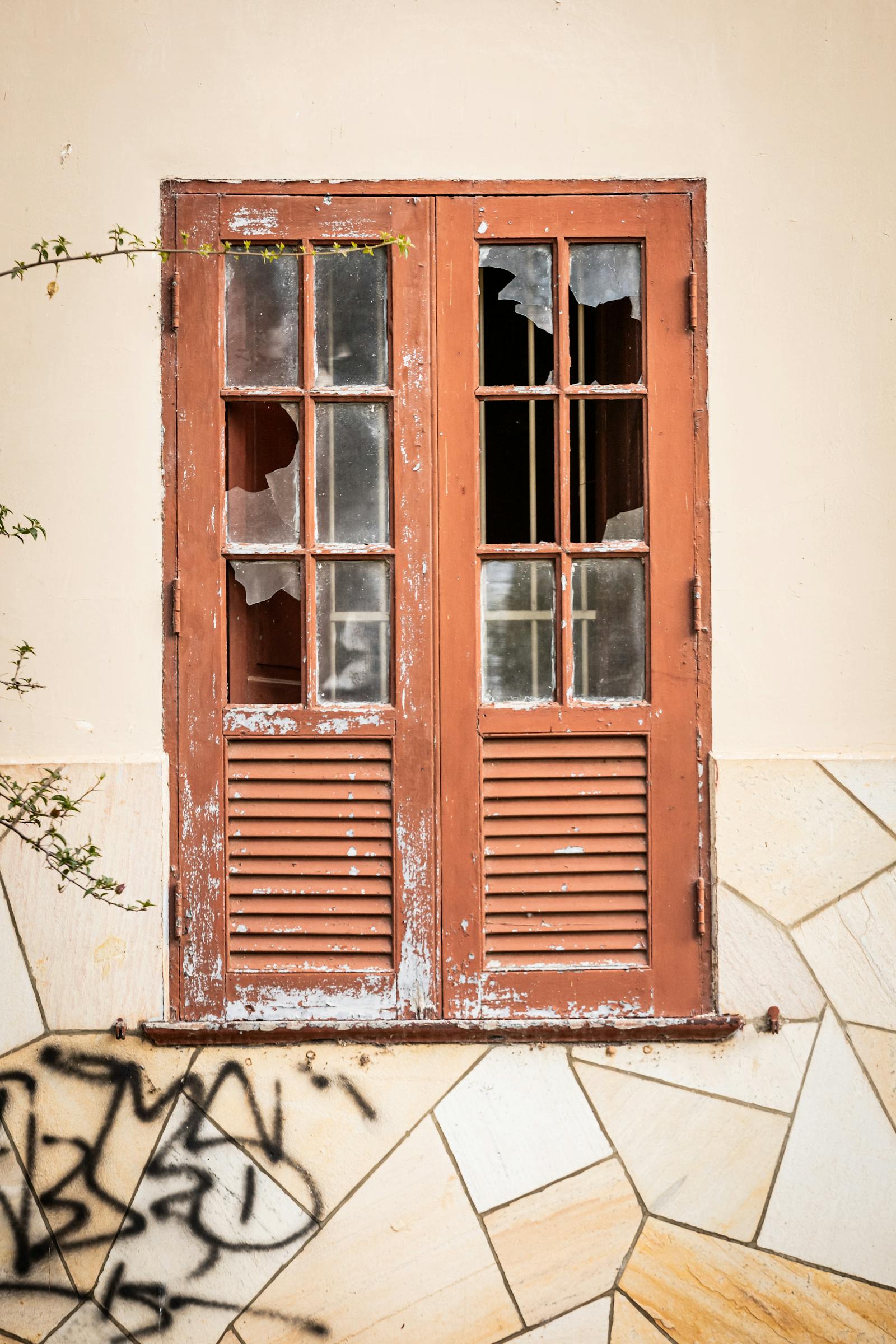 Broken Window Photos, Download The BEST Free Broken Window Stock Photos ...