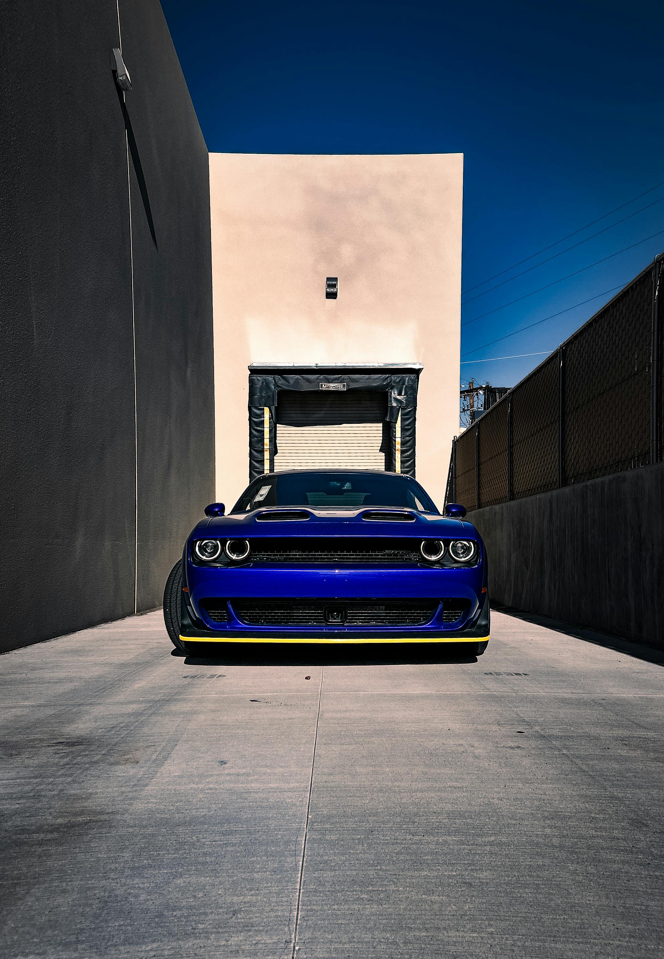 Dodge Challenger doing Burnout · Free Stock Photo