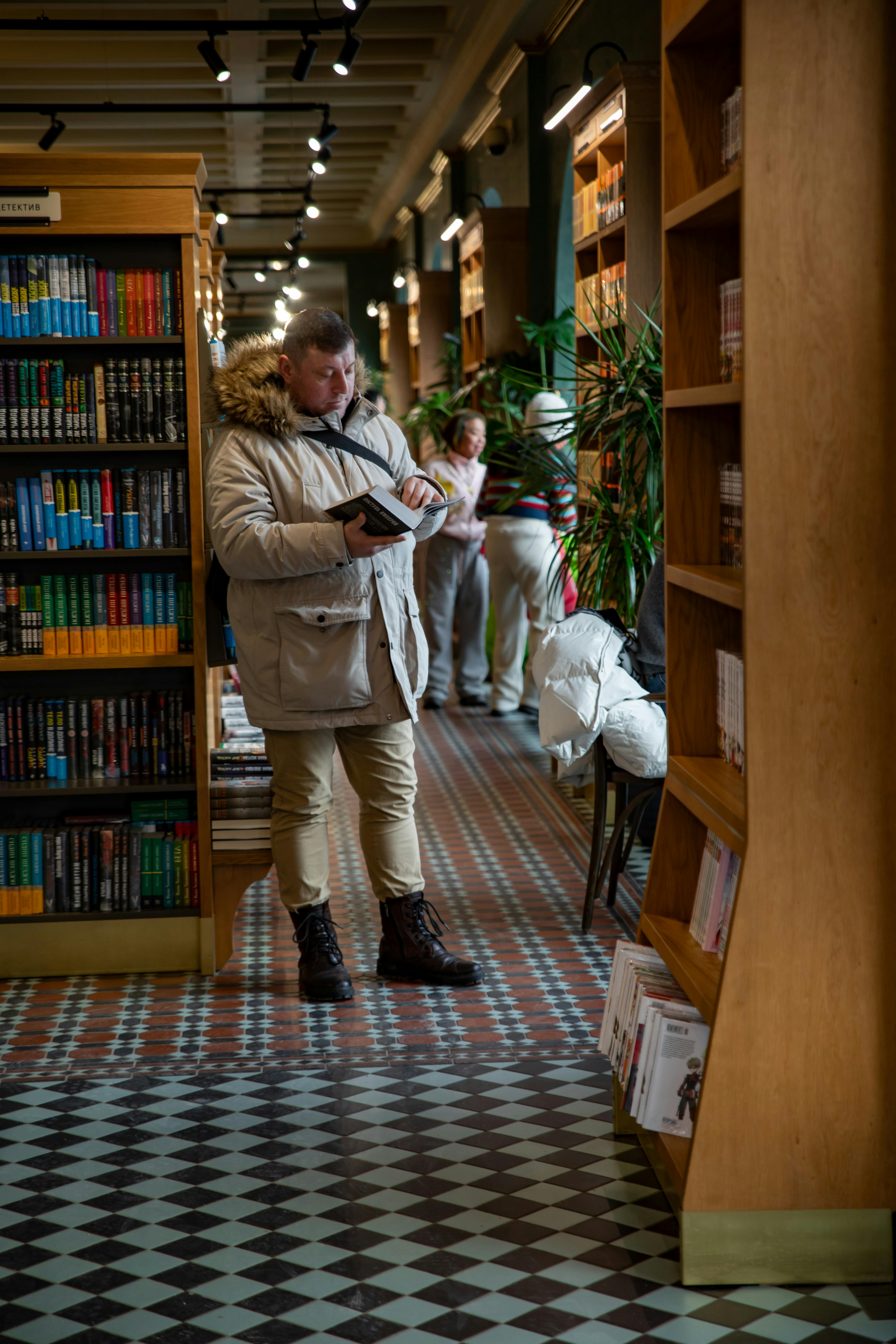 Customers in Bookstore · Free Stock Photo