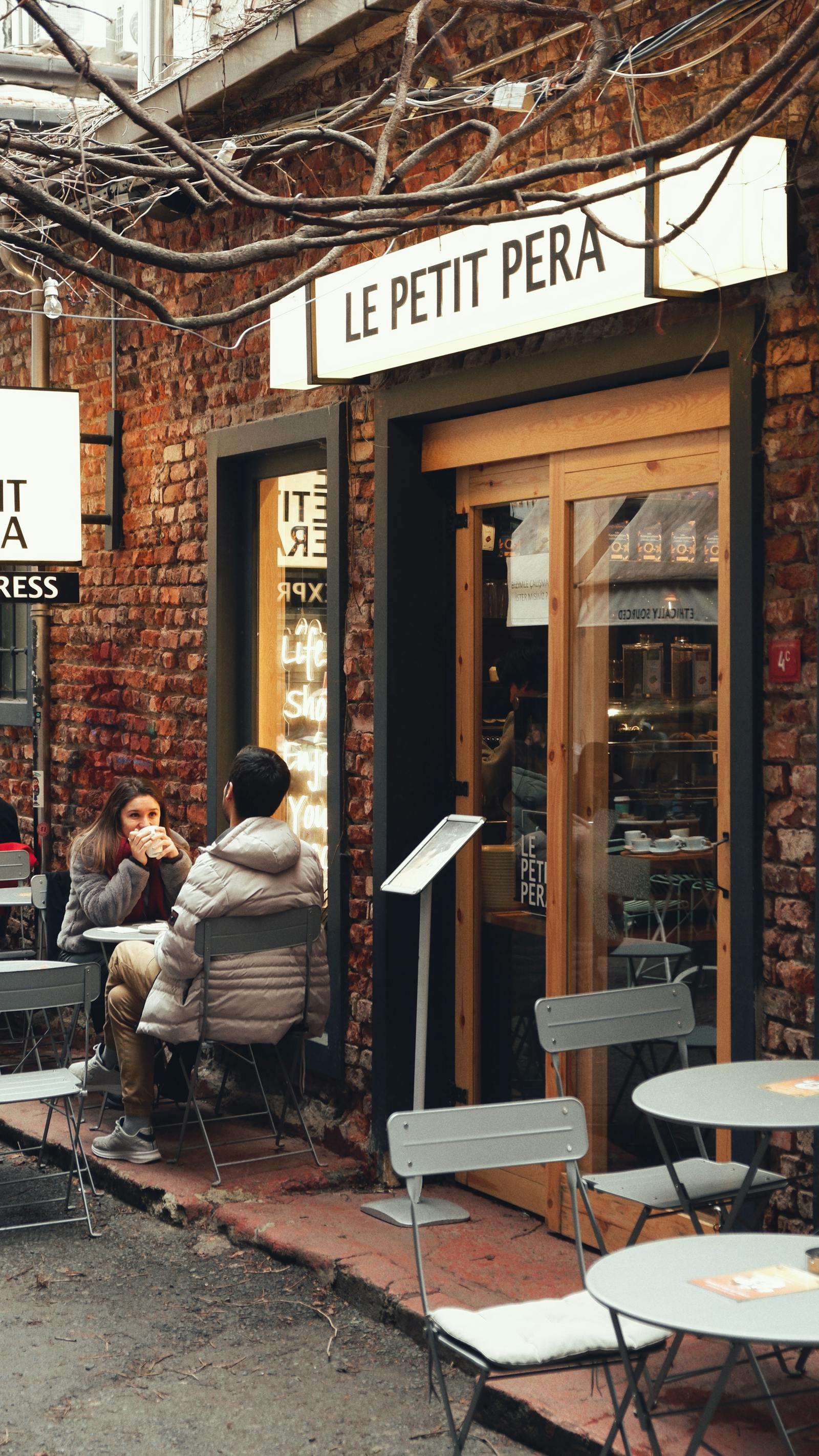 People In Cafe Photos, Download The BEST Free People In Cafe Stock ...