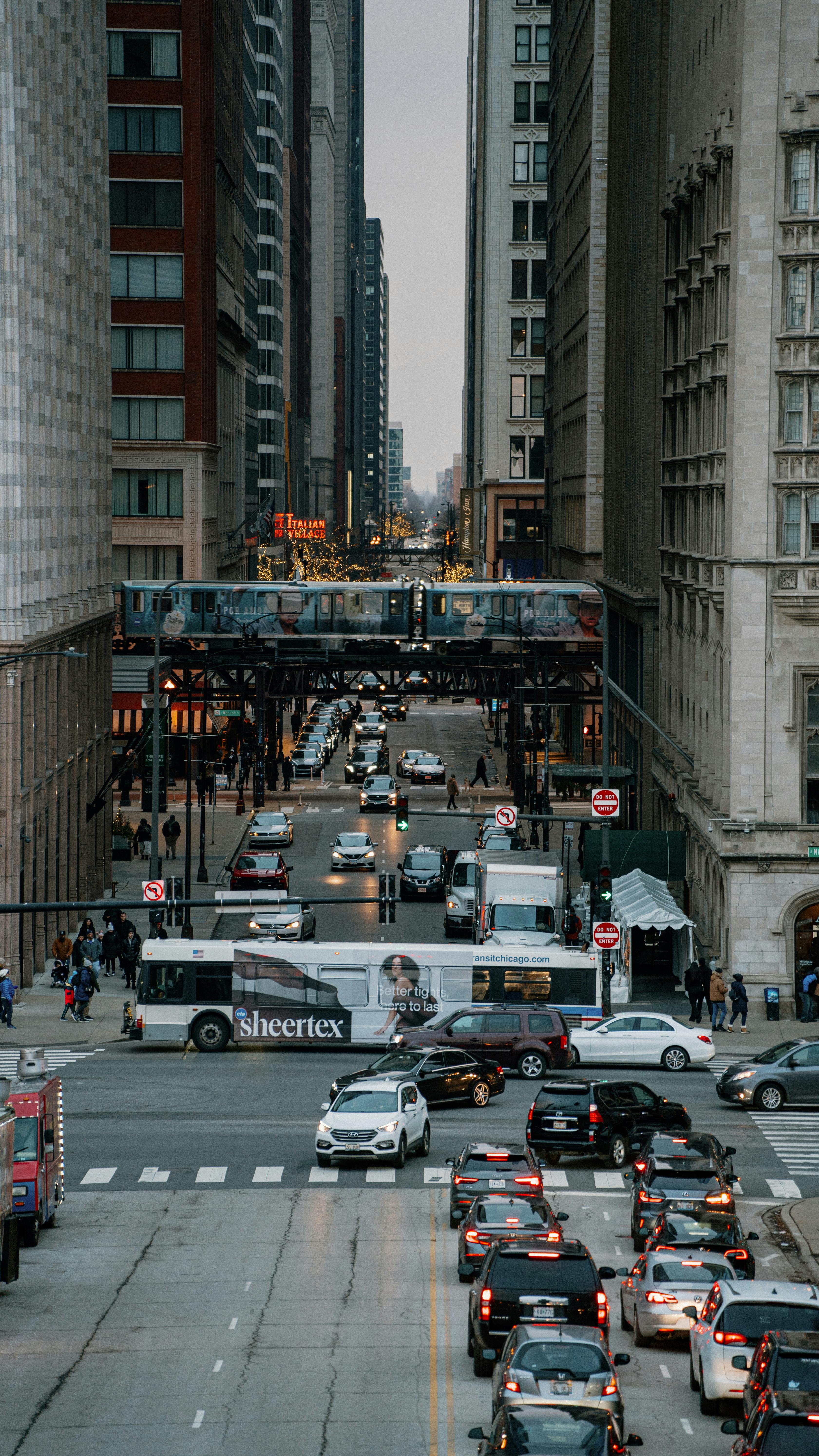 Traffic on Street in City in USA · Free Stock Photo