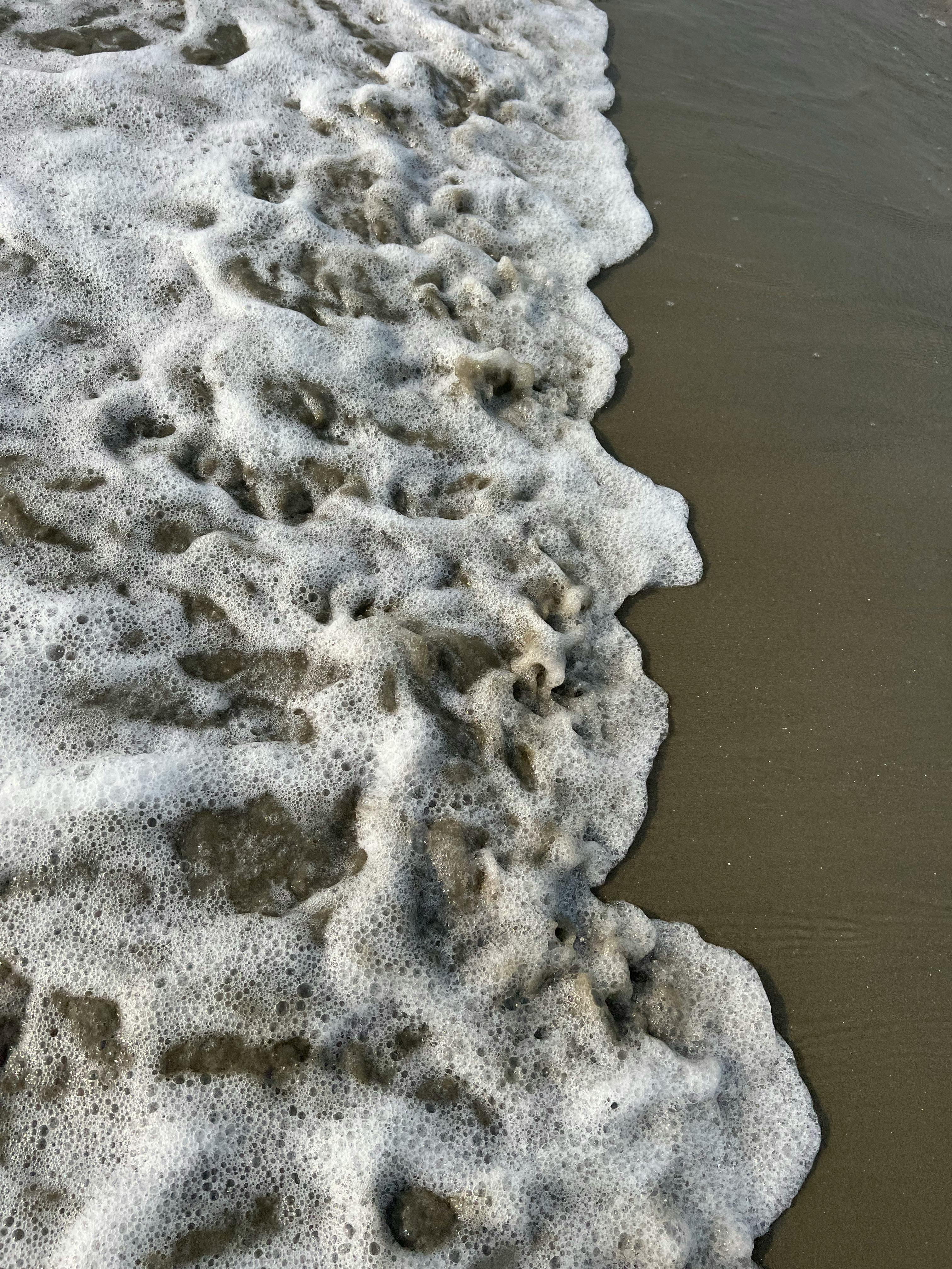 Close-up of a Foamy Wave Washing Up the Beach · Free Stock Photo