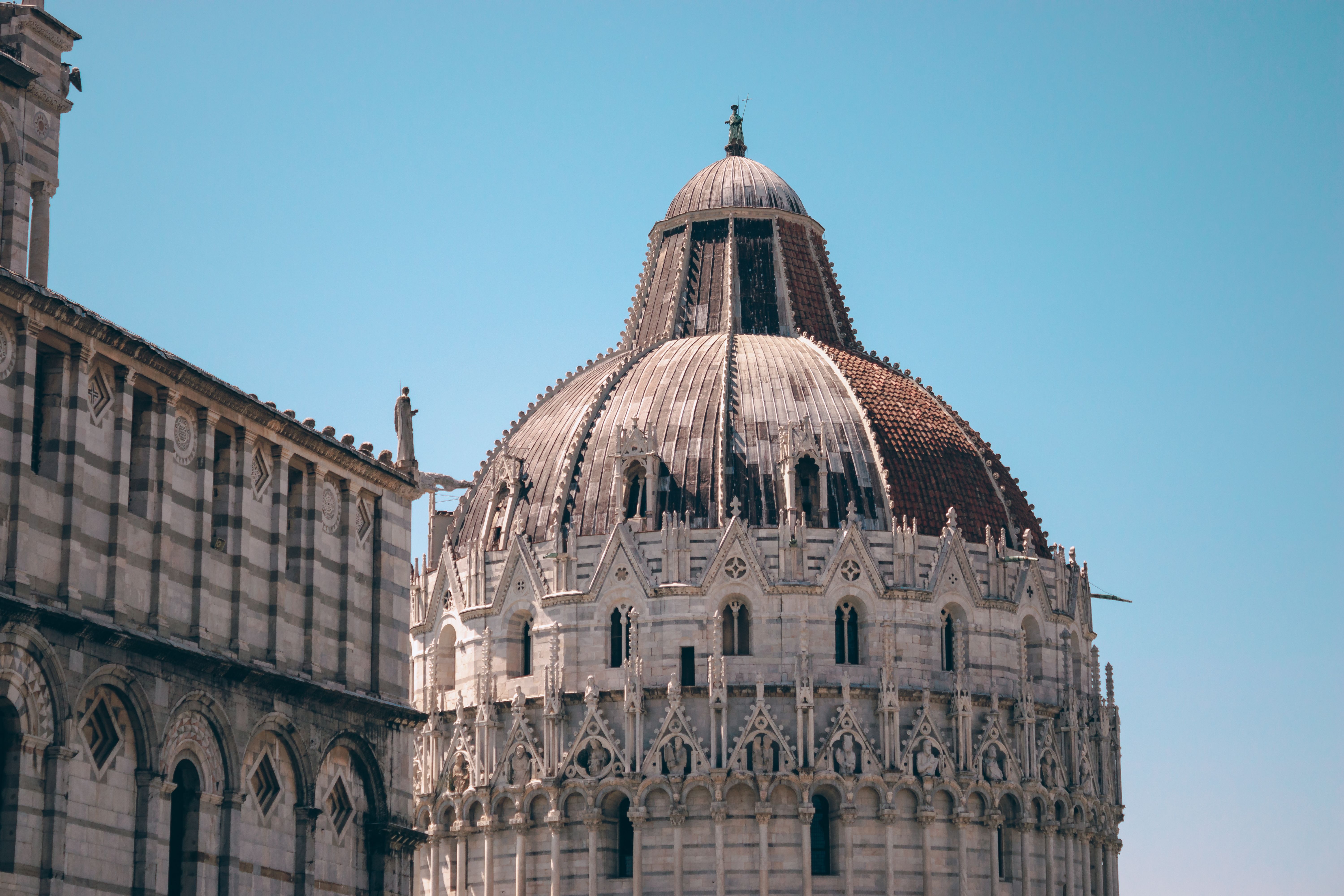 The leaning tower of pisa · Free Stock Photo
