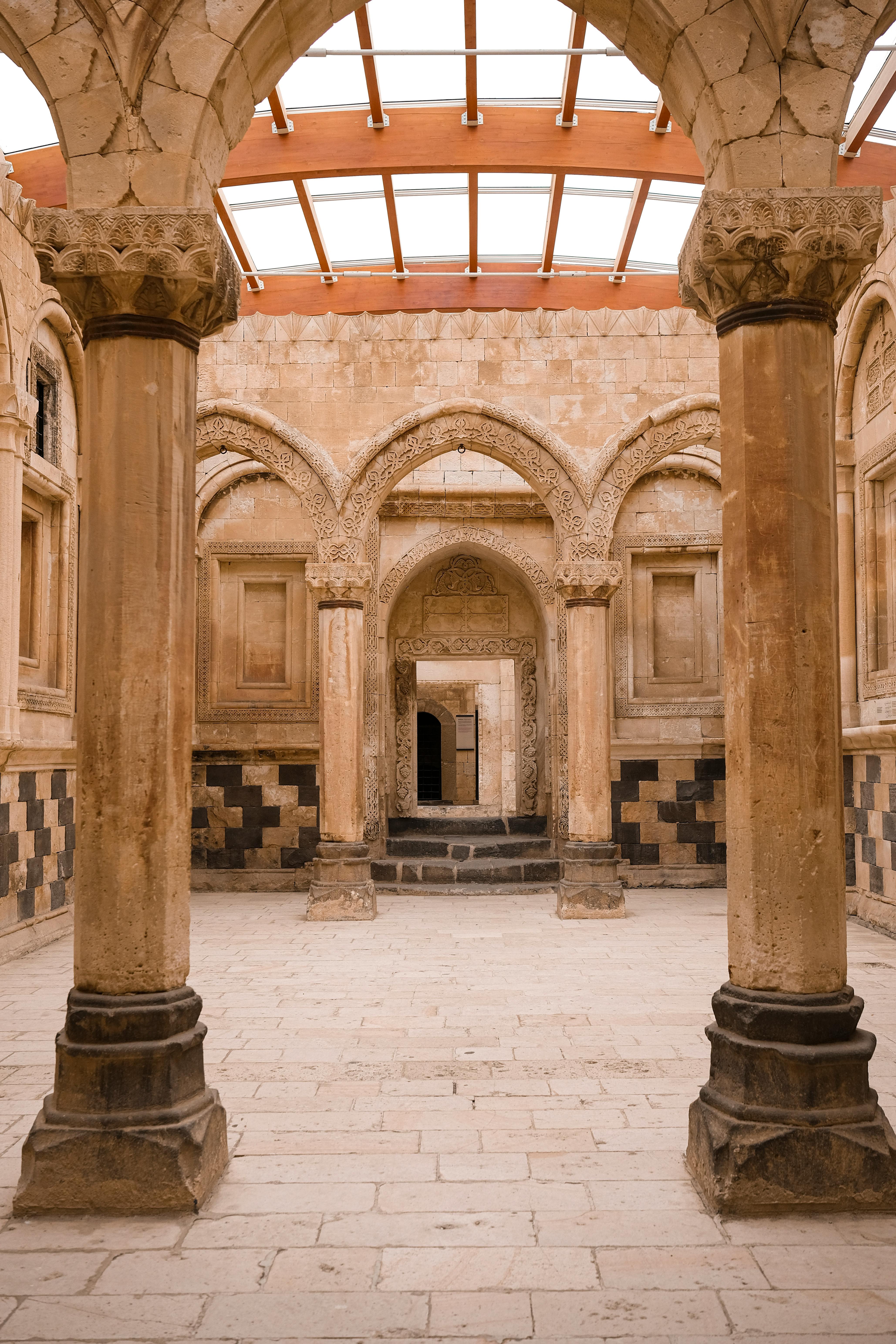 Columns in Chapel in Bergamo · Free Stock Photo