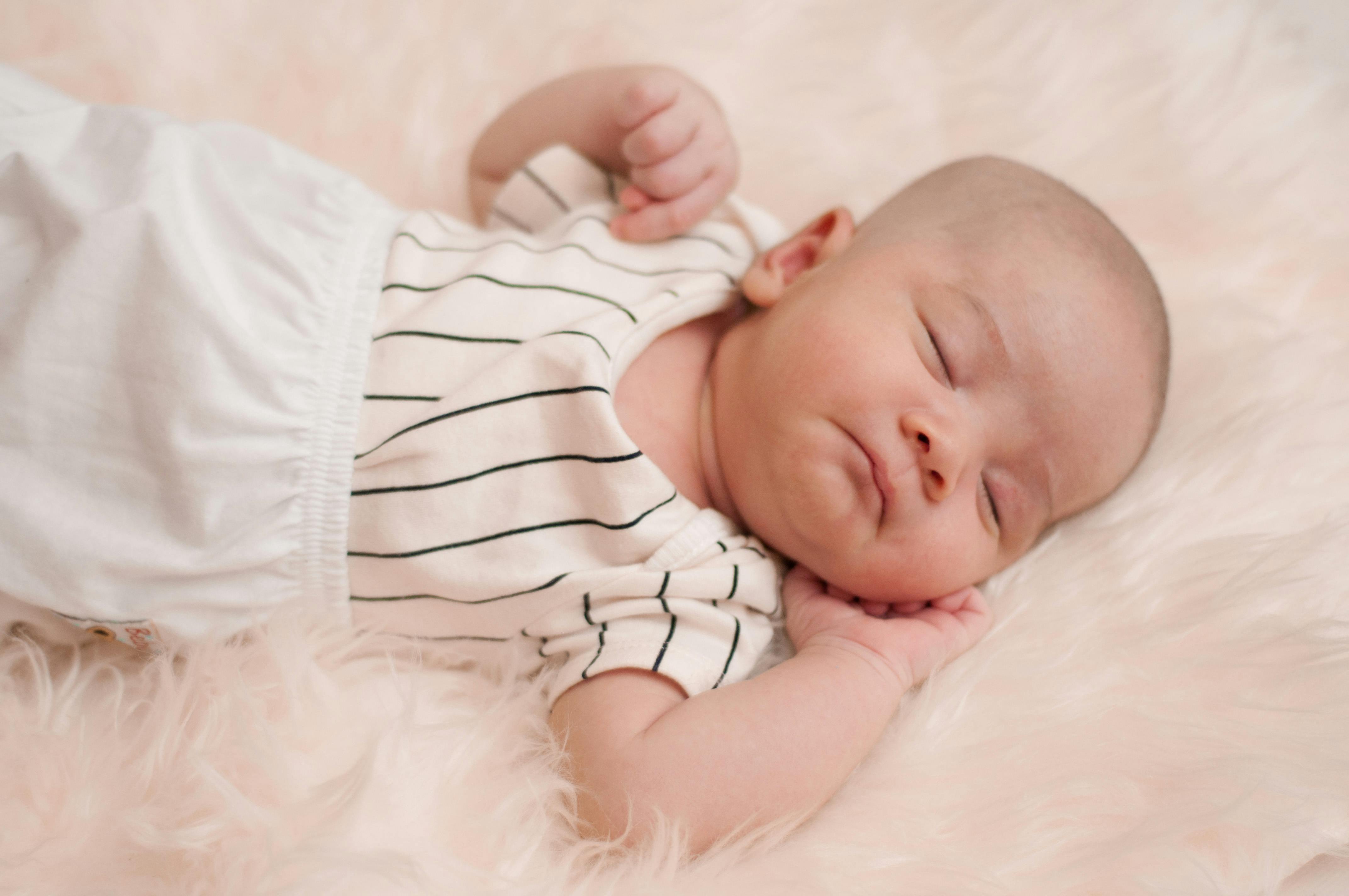 Baby Lying Down · Free Stock Photo