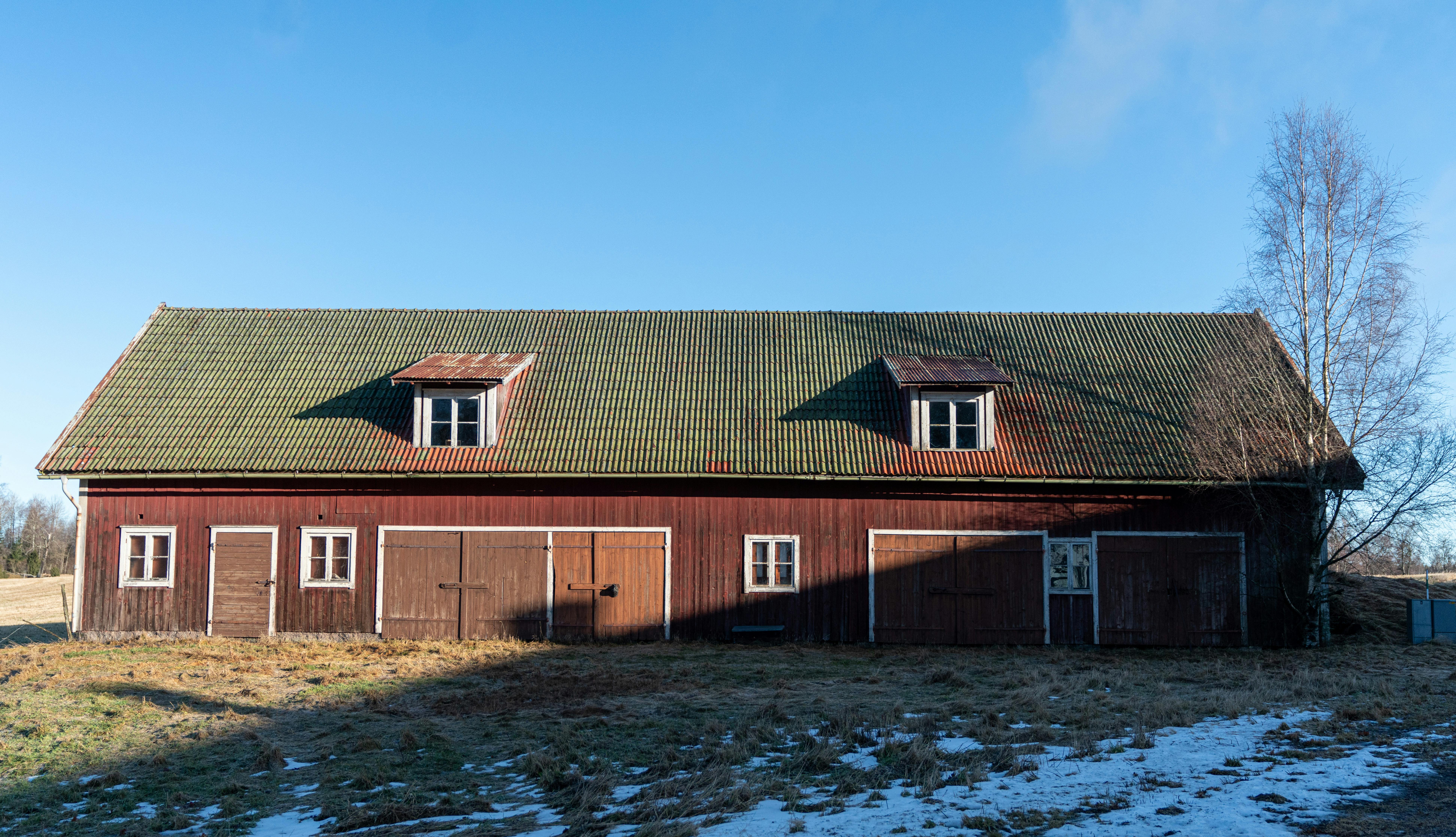 View of a Wooden Barn in the Countryside · Free Stock Photo