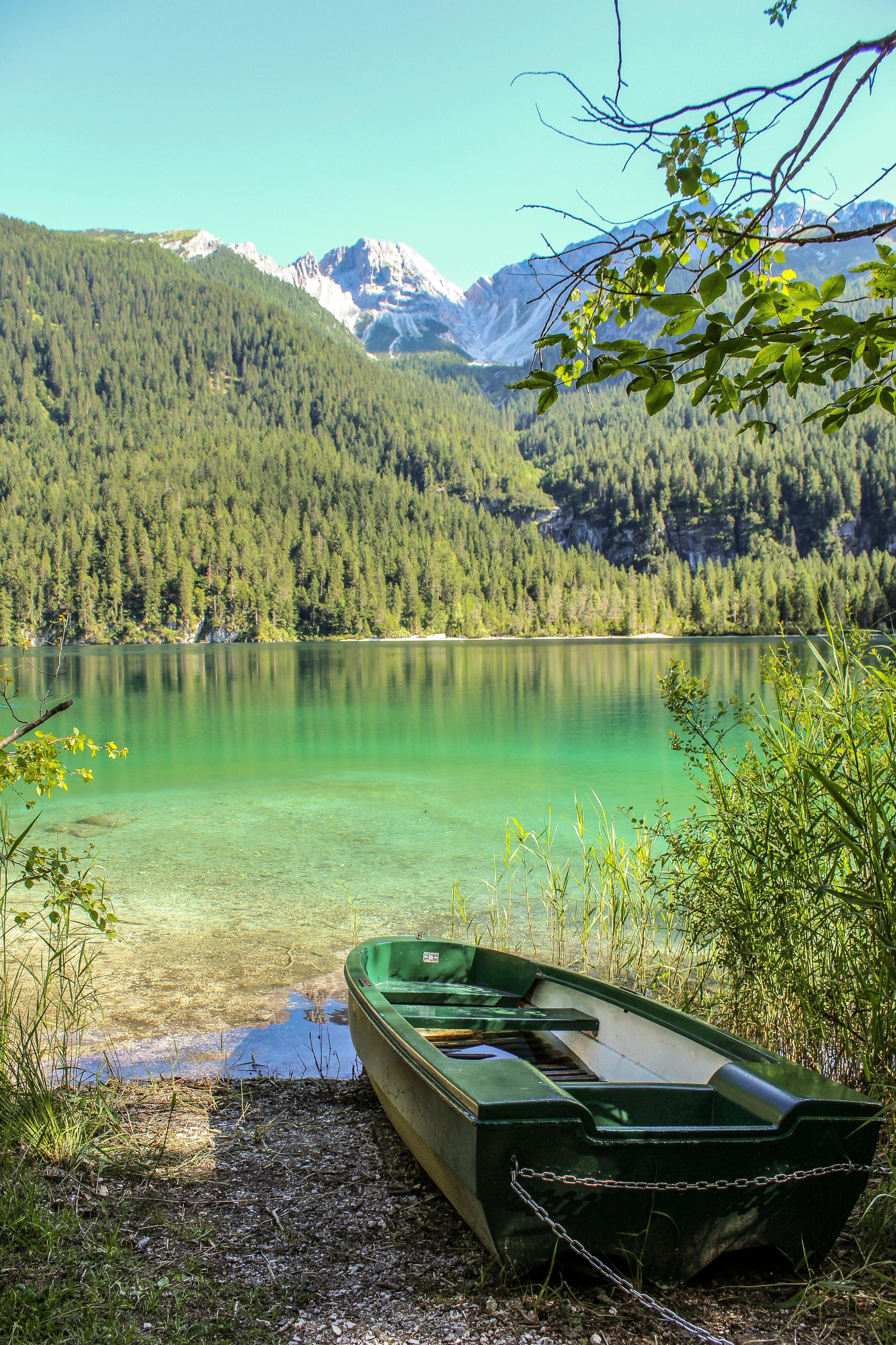 Boat by Lake with Forest behind · Free Stock Photo