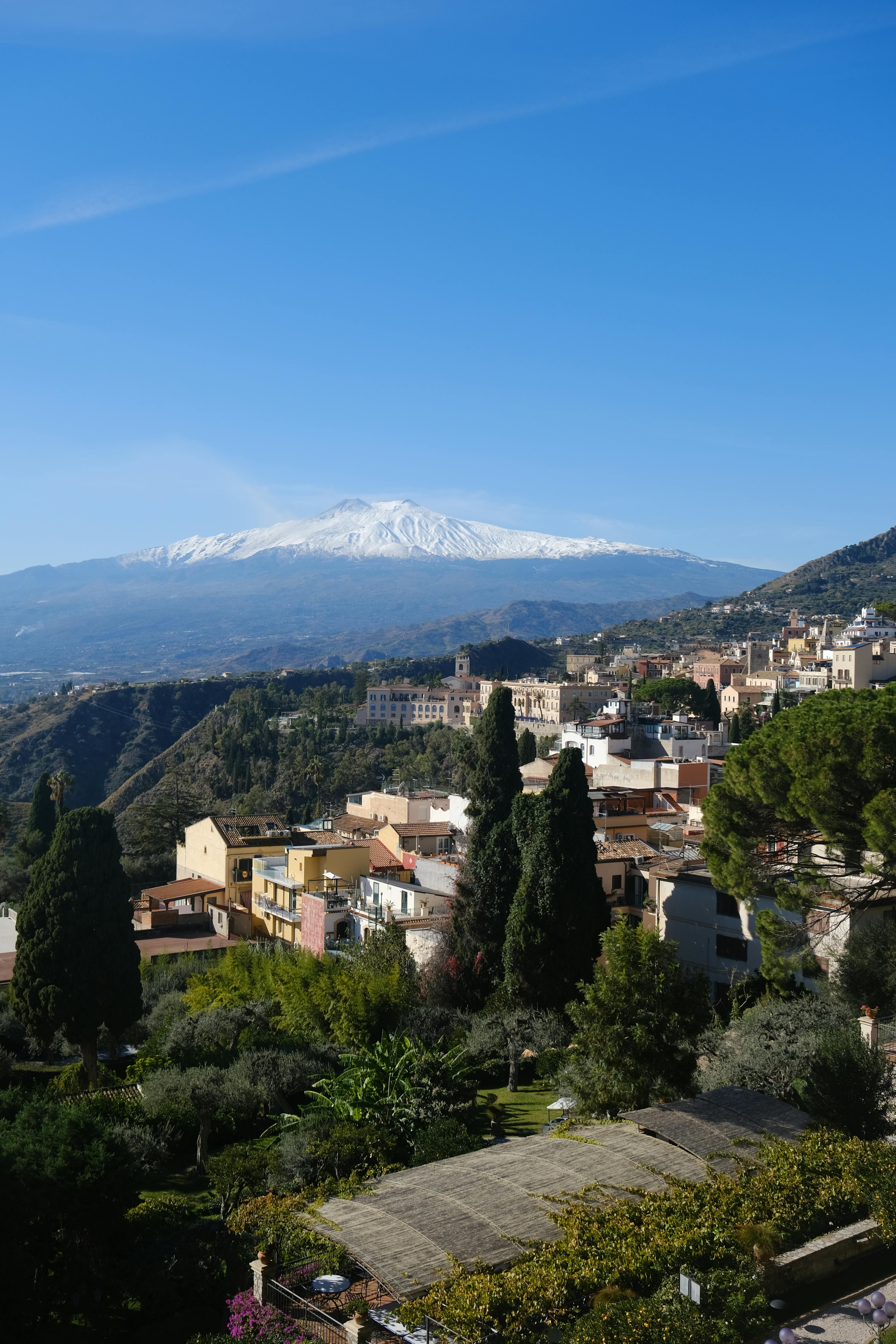 Clear Sky over Etna Volcano and Town on Sicily · Free Stock Photo