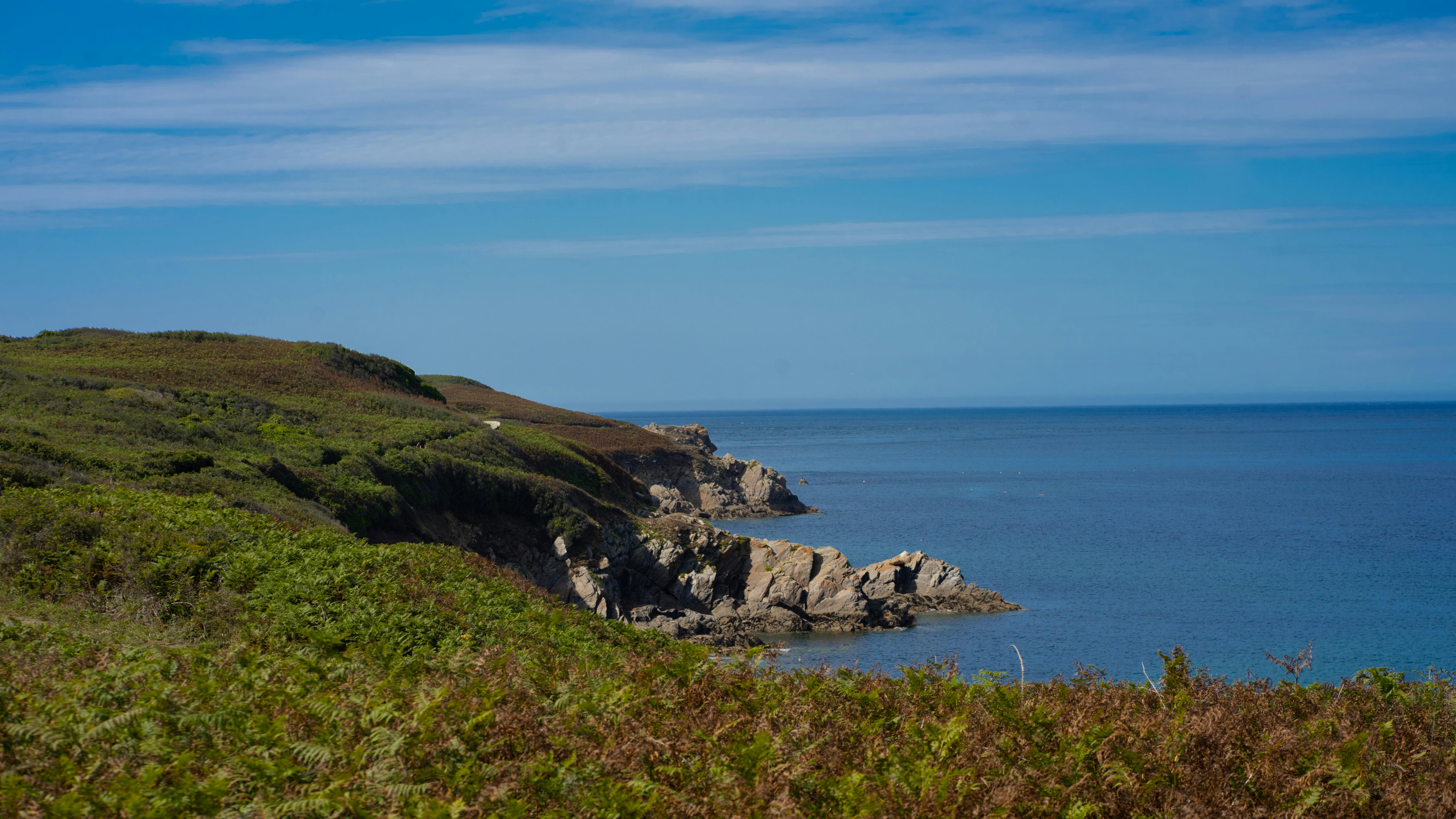 Green Cliffs by Ocean · Free Stock Photo