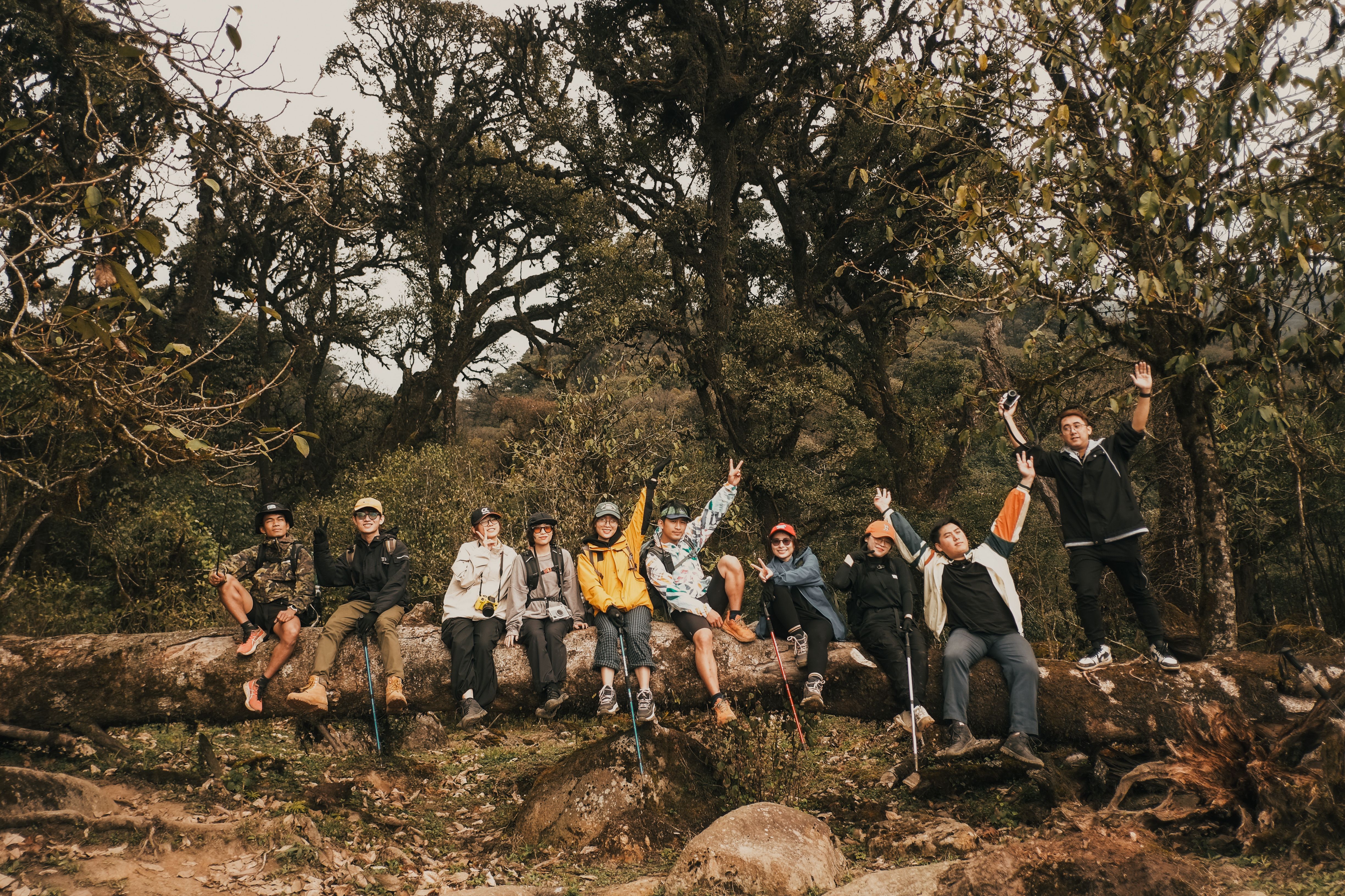 Trekking Sitting Friends Photos, Download The BEST Free Trekking ...