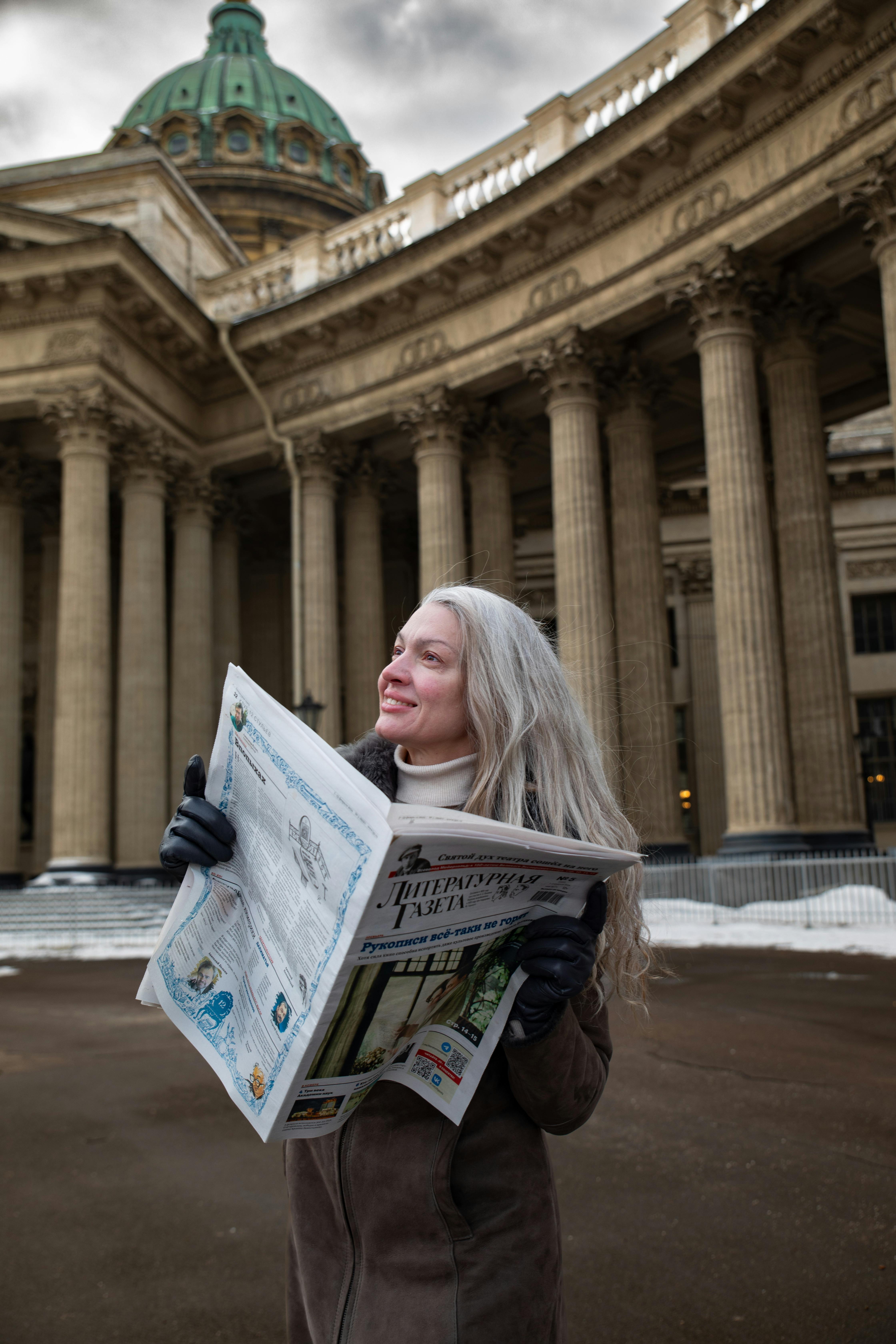 Newspaper Teamwork Photos, Download The BEST Free Newspaper Teamwork ...