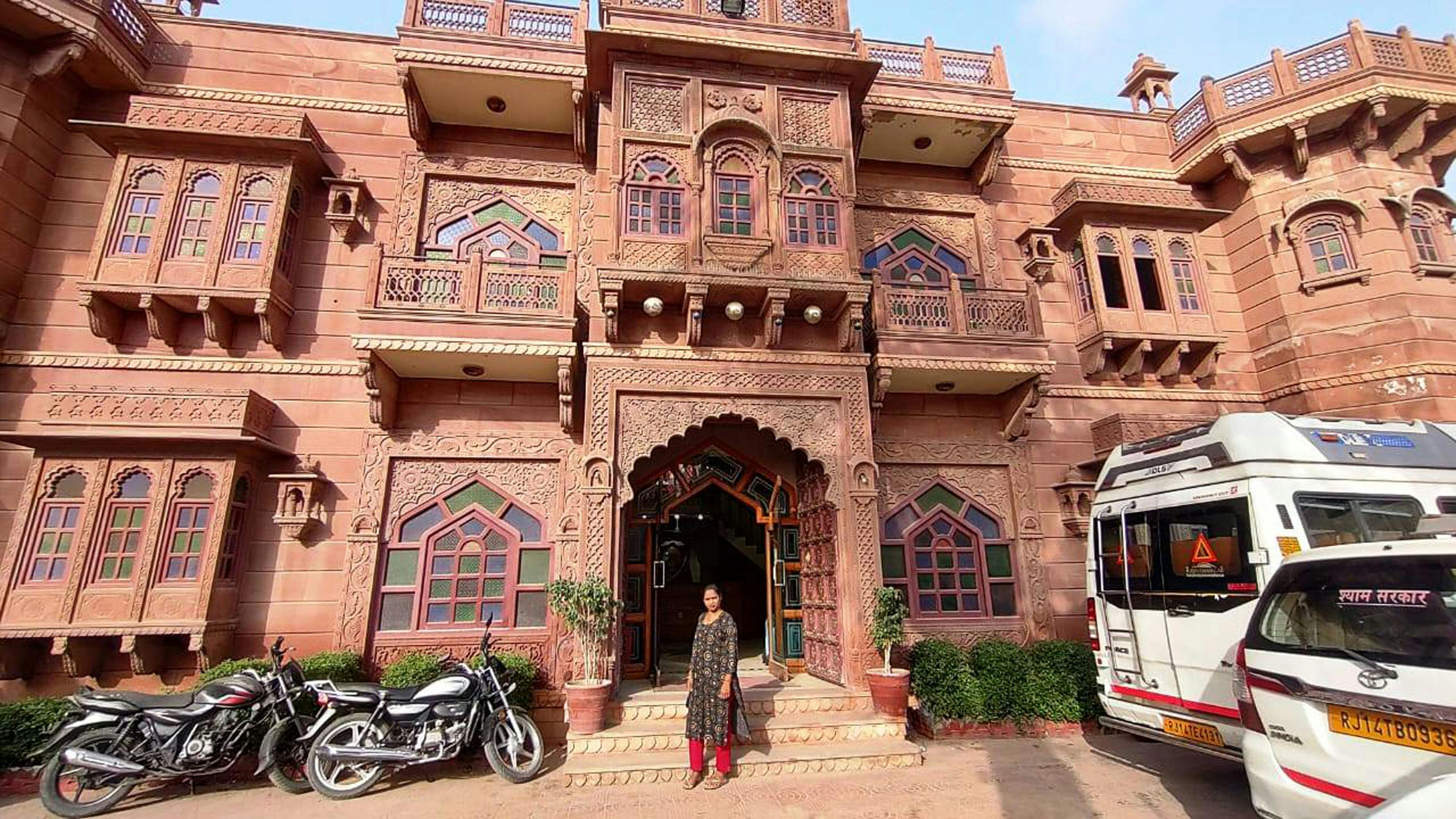 Radhika Sharma - 사진