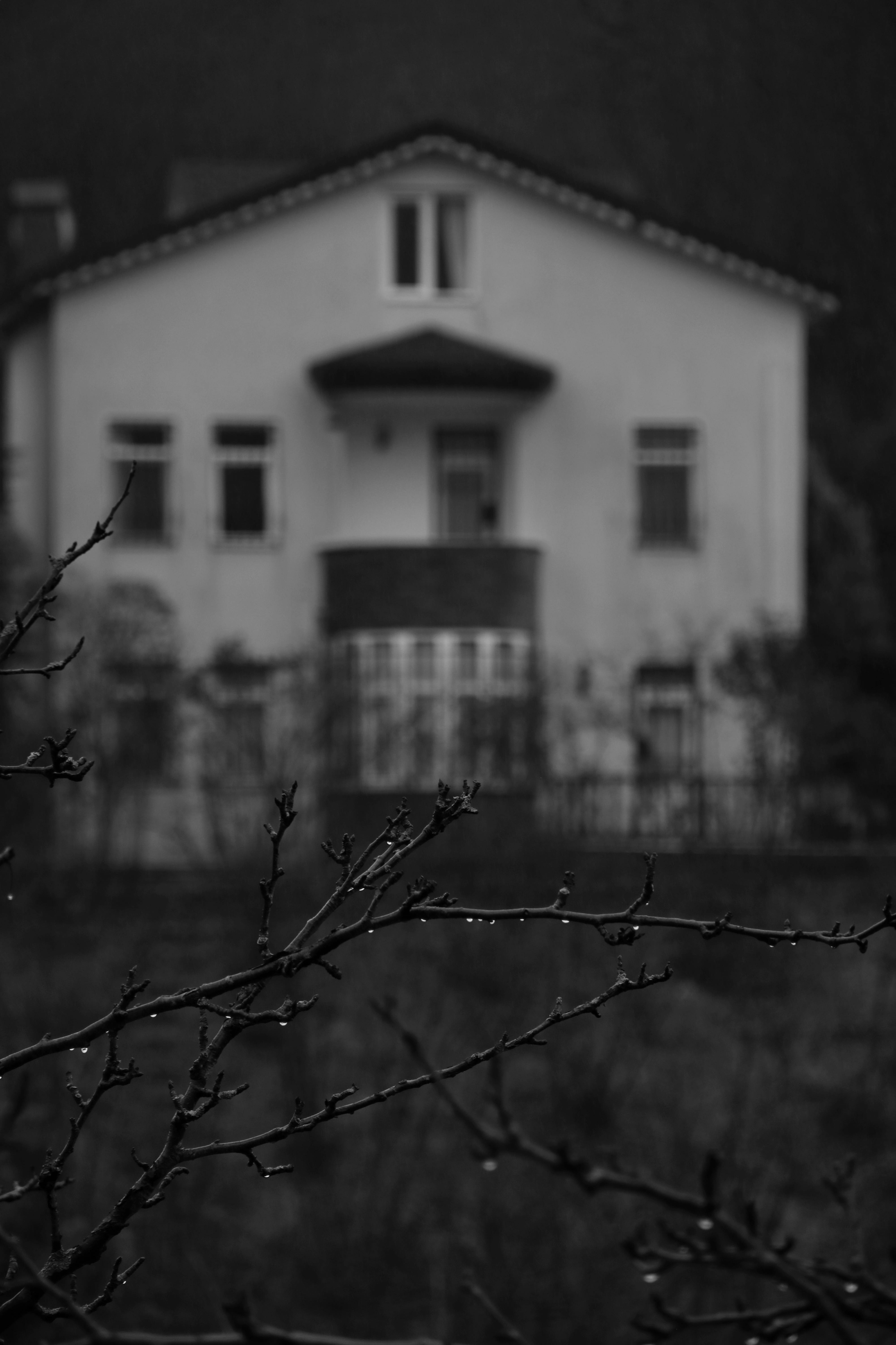Haunted House In Rain Photos, Download The BEST Free Haunted House In ...