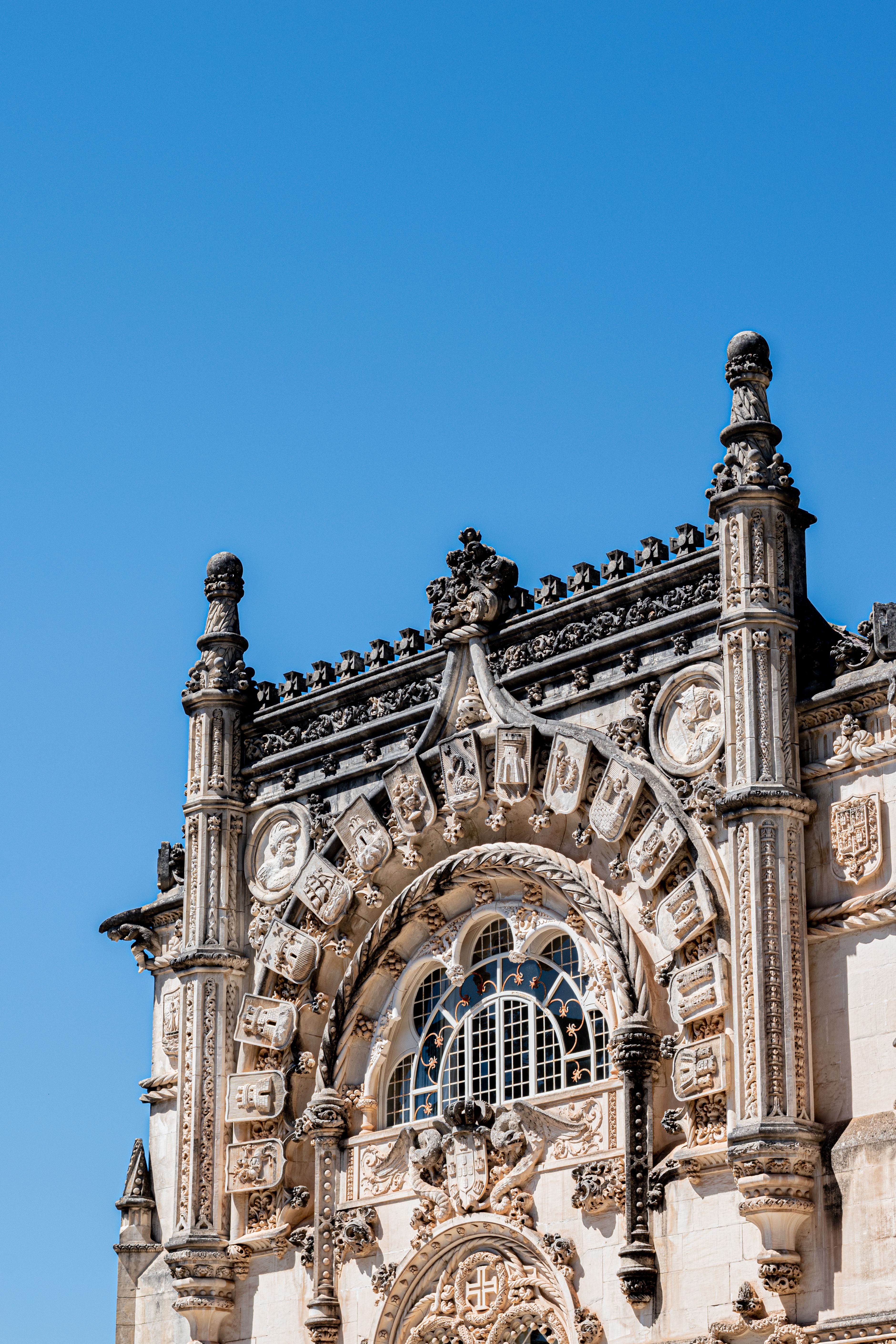The front of a church with ornate architecture · Free Stock Photo
