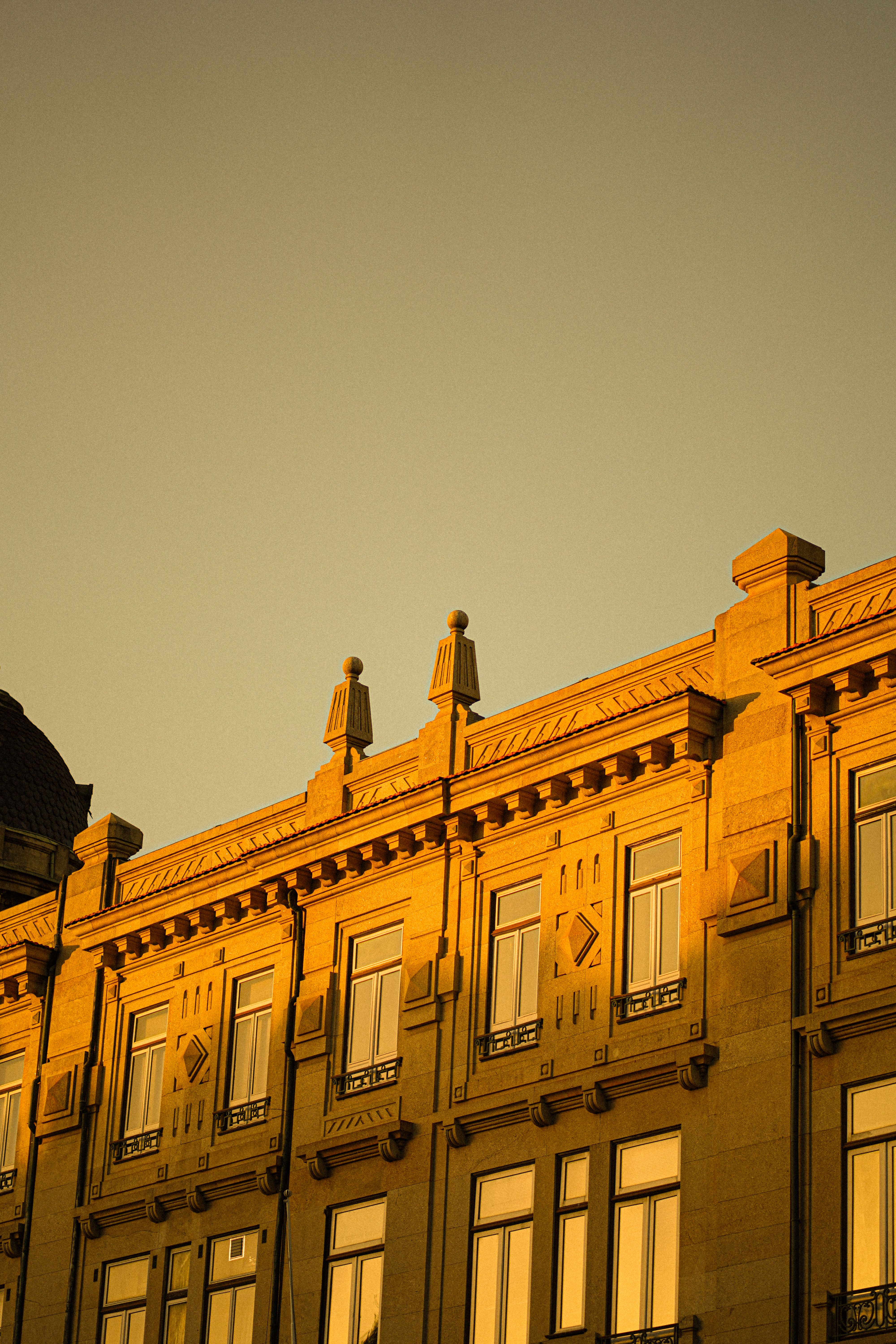 Building Wall at Sunset · Free Stock Photo