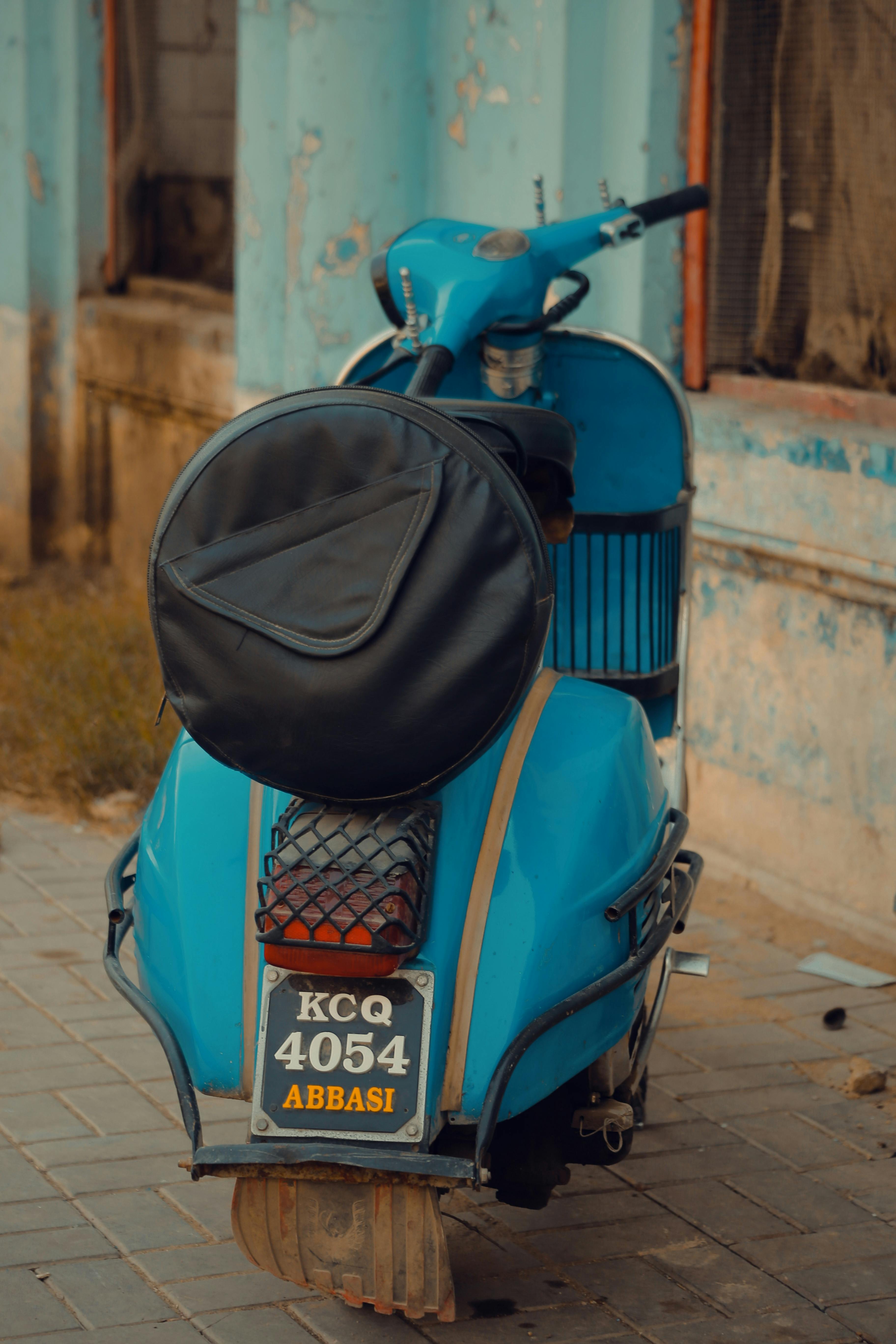 Back of an Old Motor Scooter · Free Stock Photo