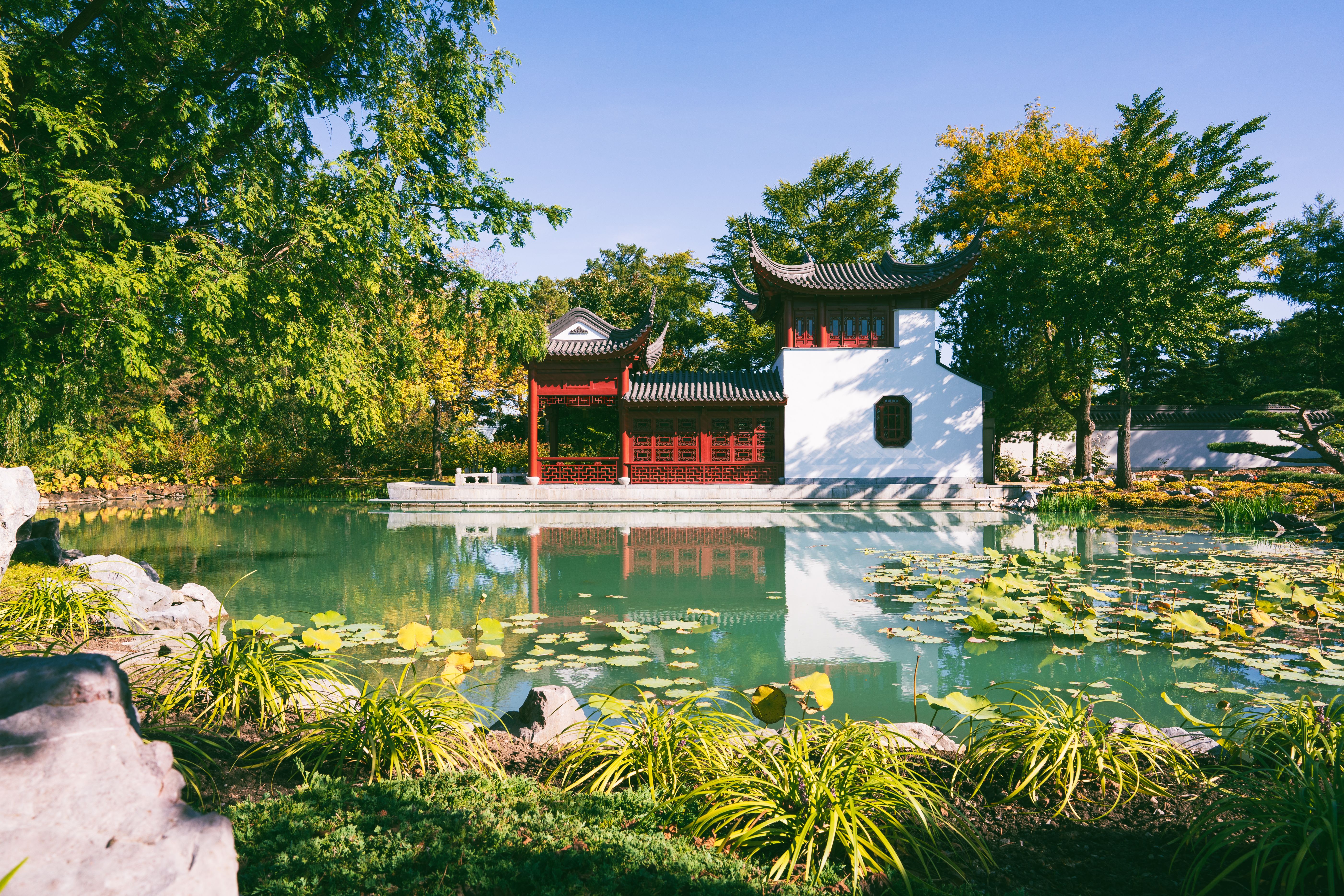 Pond and Building in Montreal Botanical Garden · Free Stock Photo
