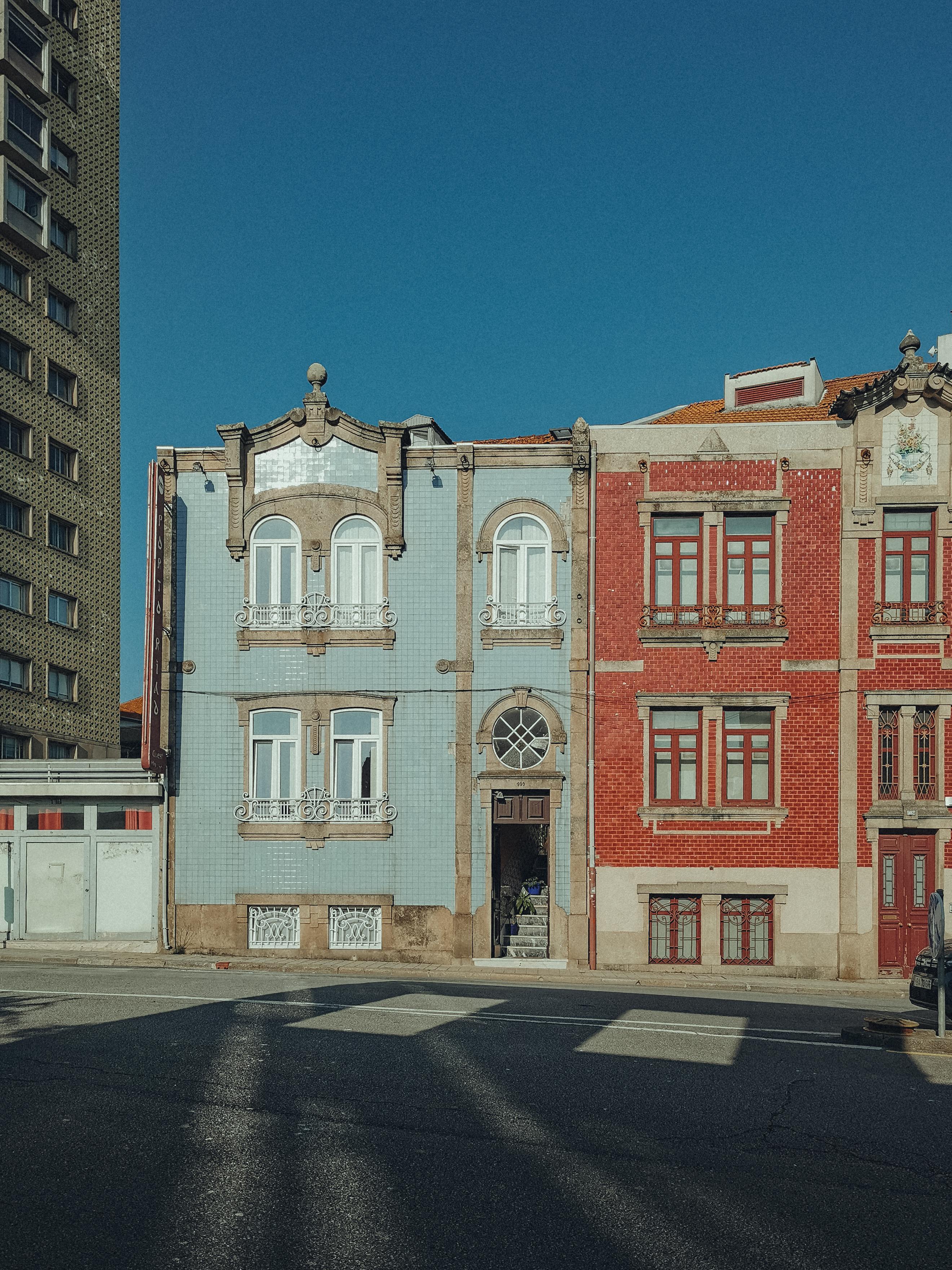 Vintage Blue and Red Building · Free Stock Photo