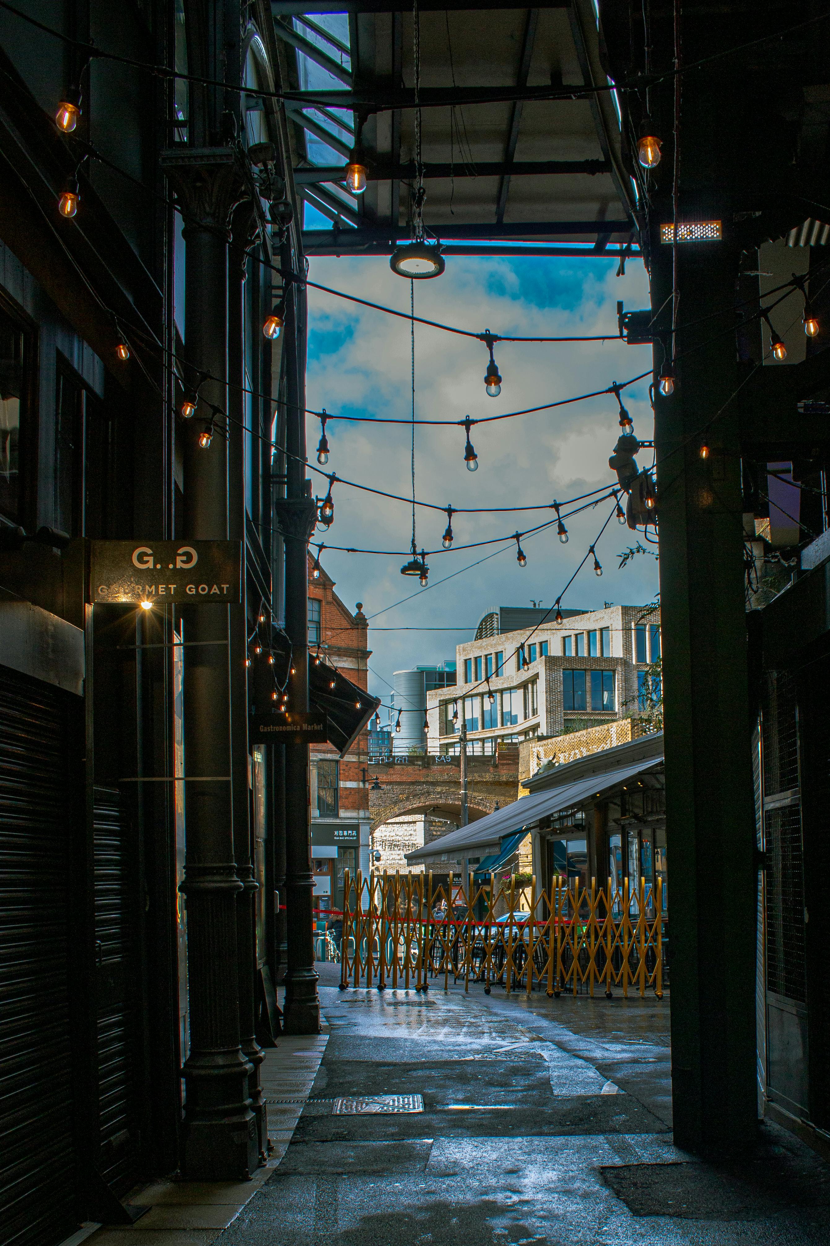 Narrow Street in London in UK · Free Stock Photo