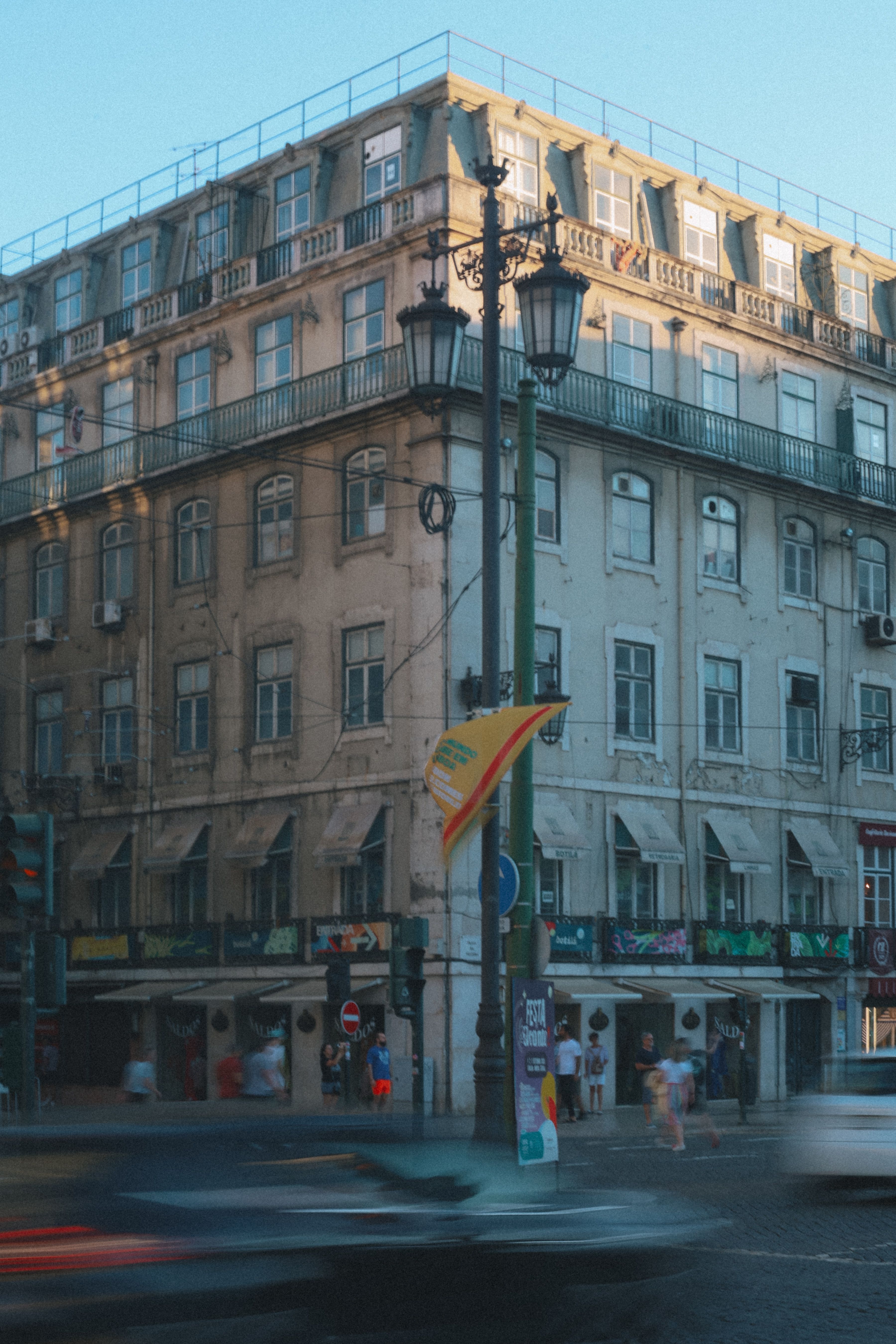 Corner of Building in City · Free Stock Photo