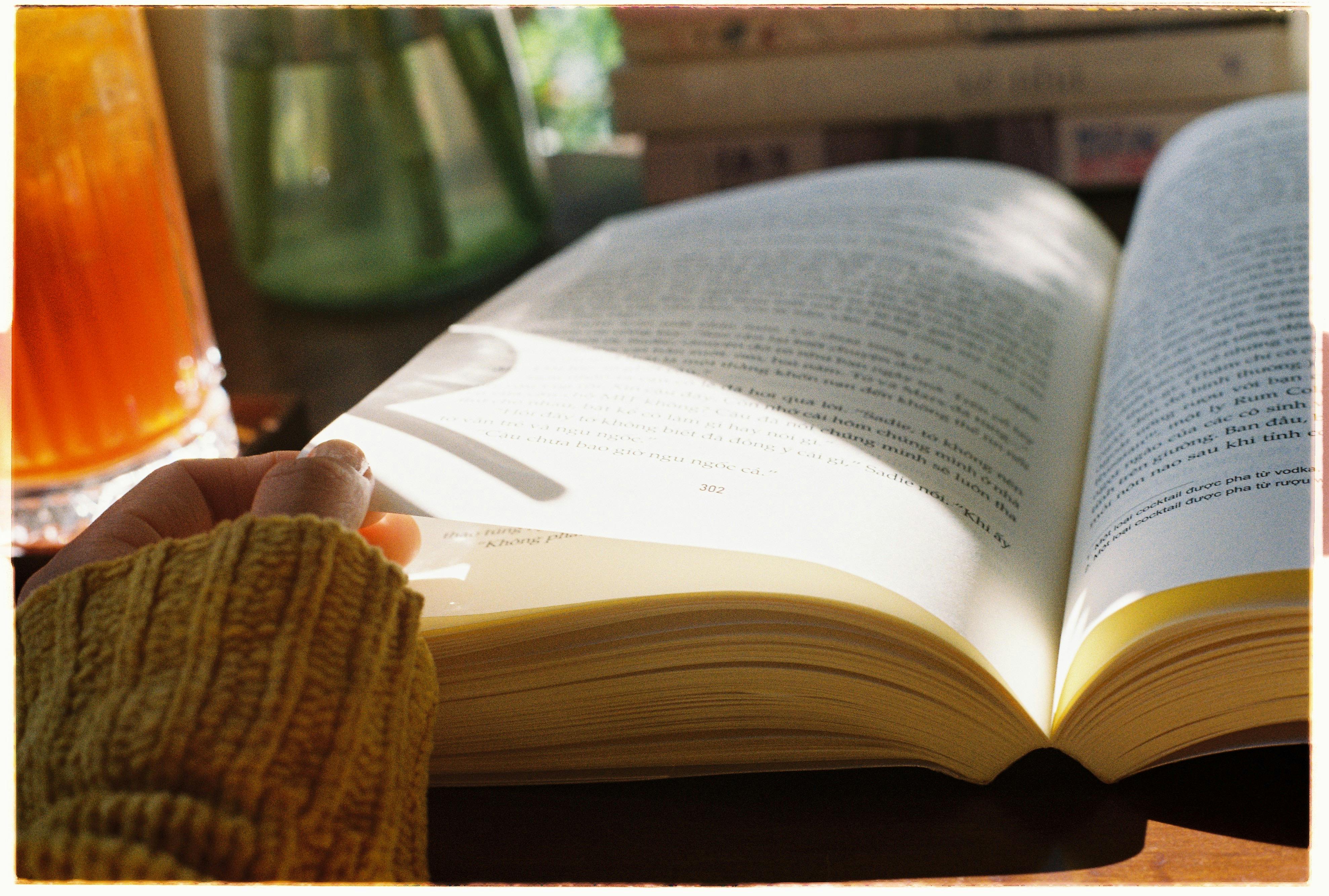 Words On A Book Photos, Download The BEST Free Words On A Book Stock ...