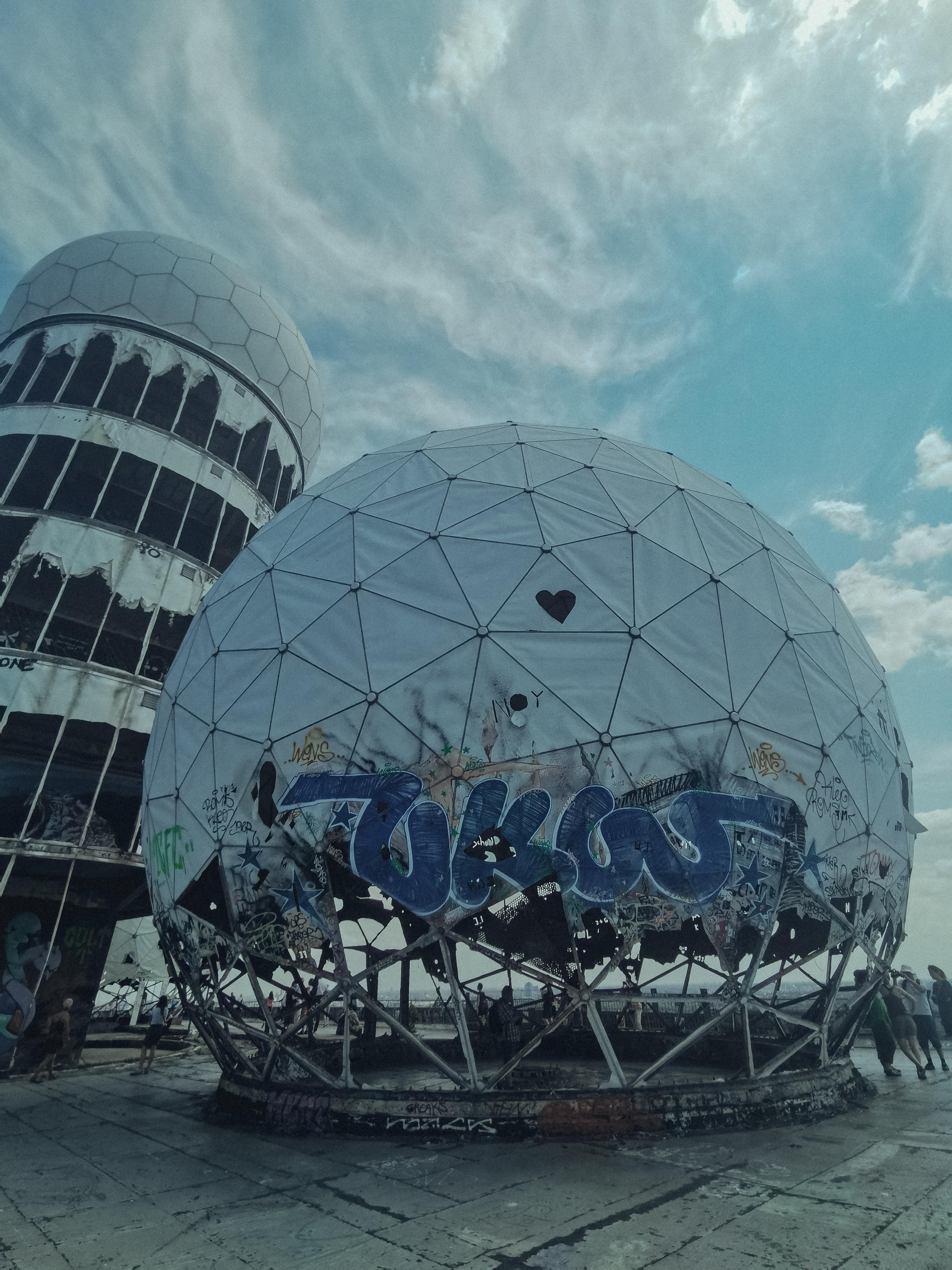A large dome with graffiti on it · Free Stock Photo