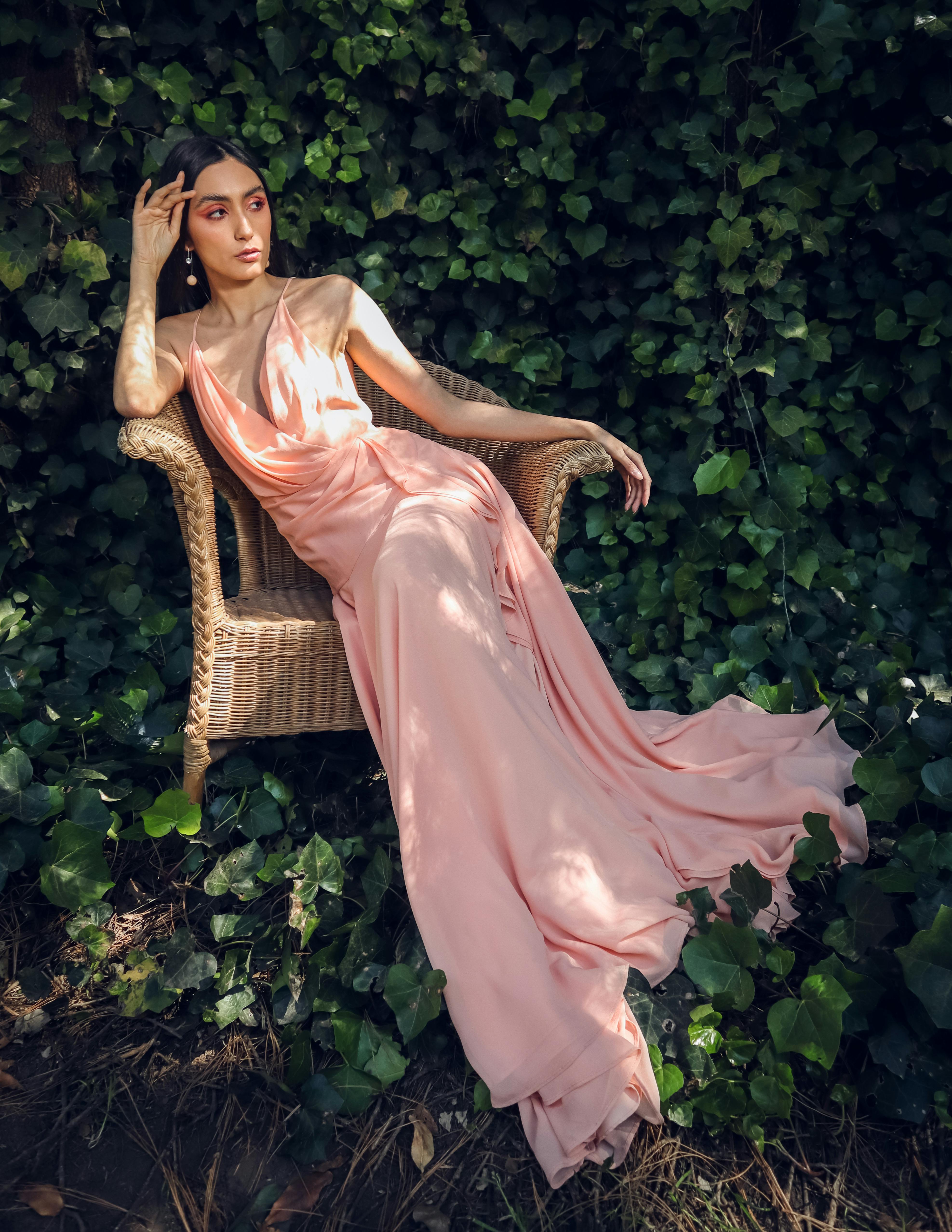 Woman Sitting Photos, Download The BEST Free Woman Sitting Stock Photos ...