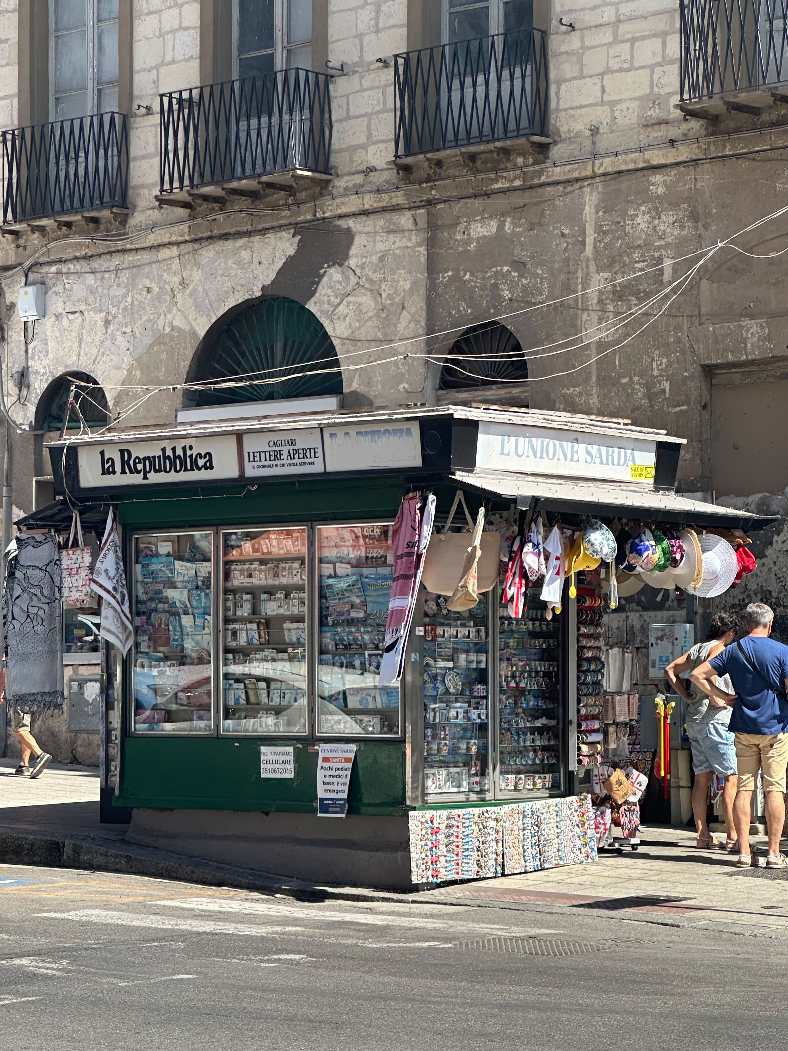 Traditional Italian Newsstand on Sunny Street · Free Stock Photo