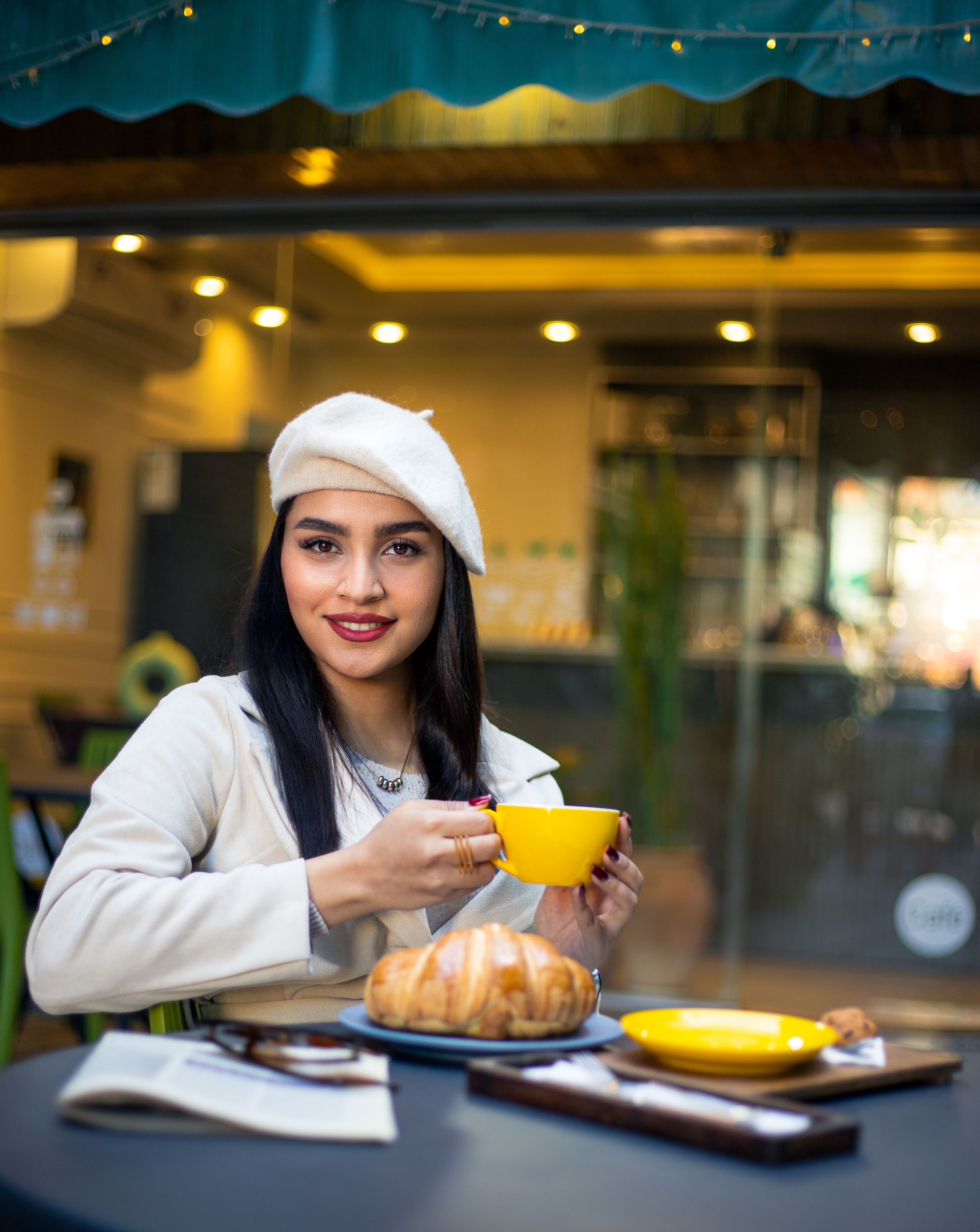 Beautiful Girl In Cafe Photos, Download The BEST Free Beautiful Girl In ...
