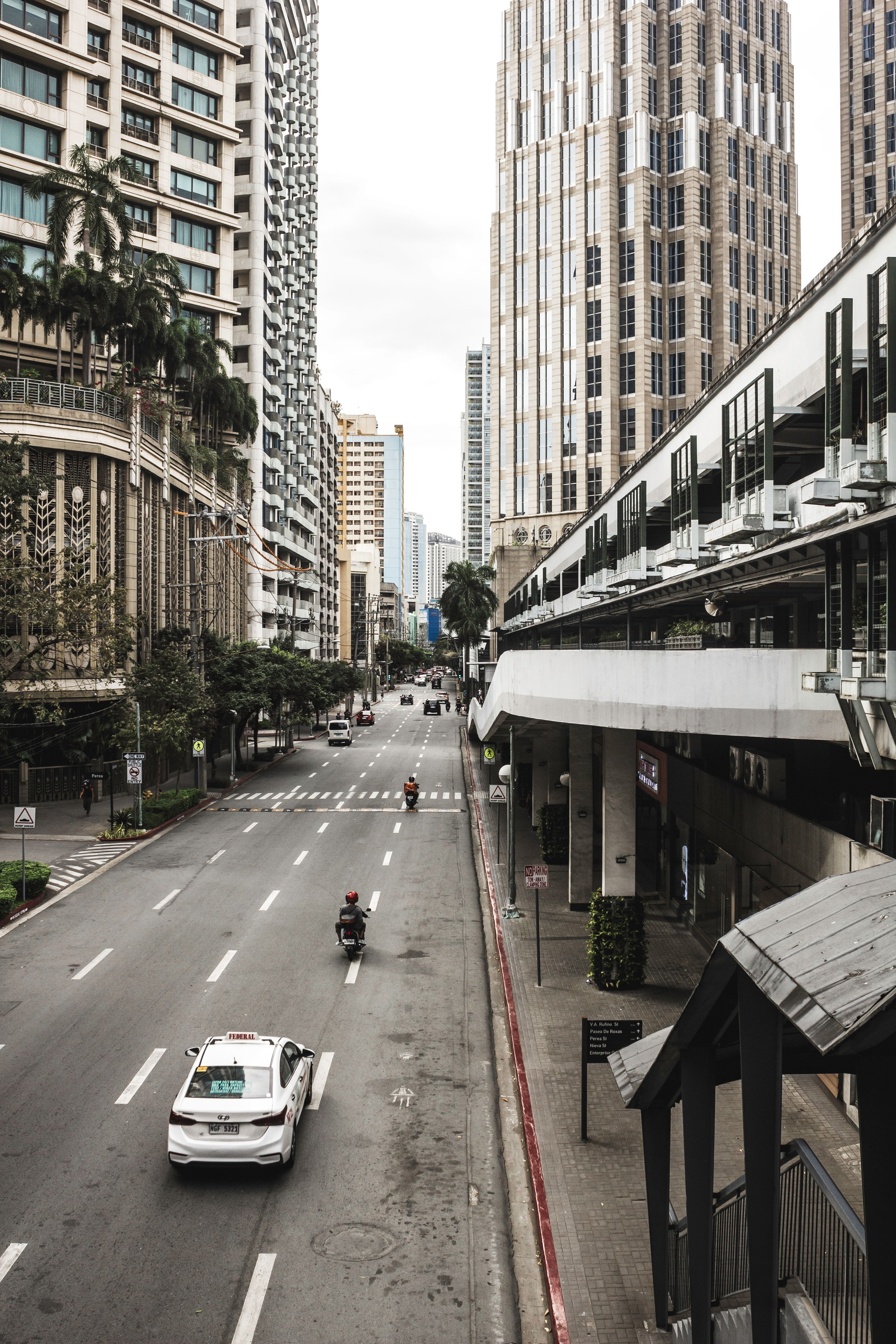 Street in Makati · Free Stock Photo
