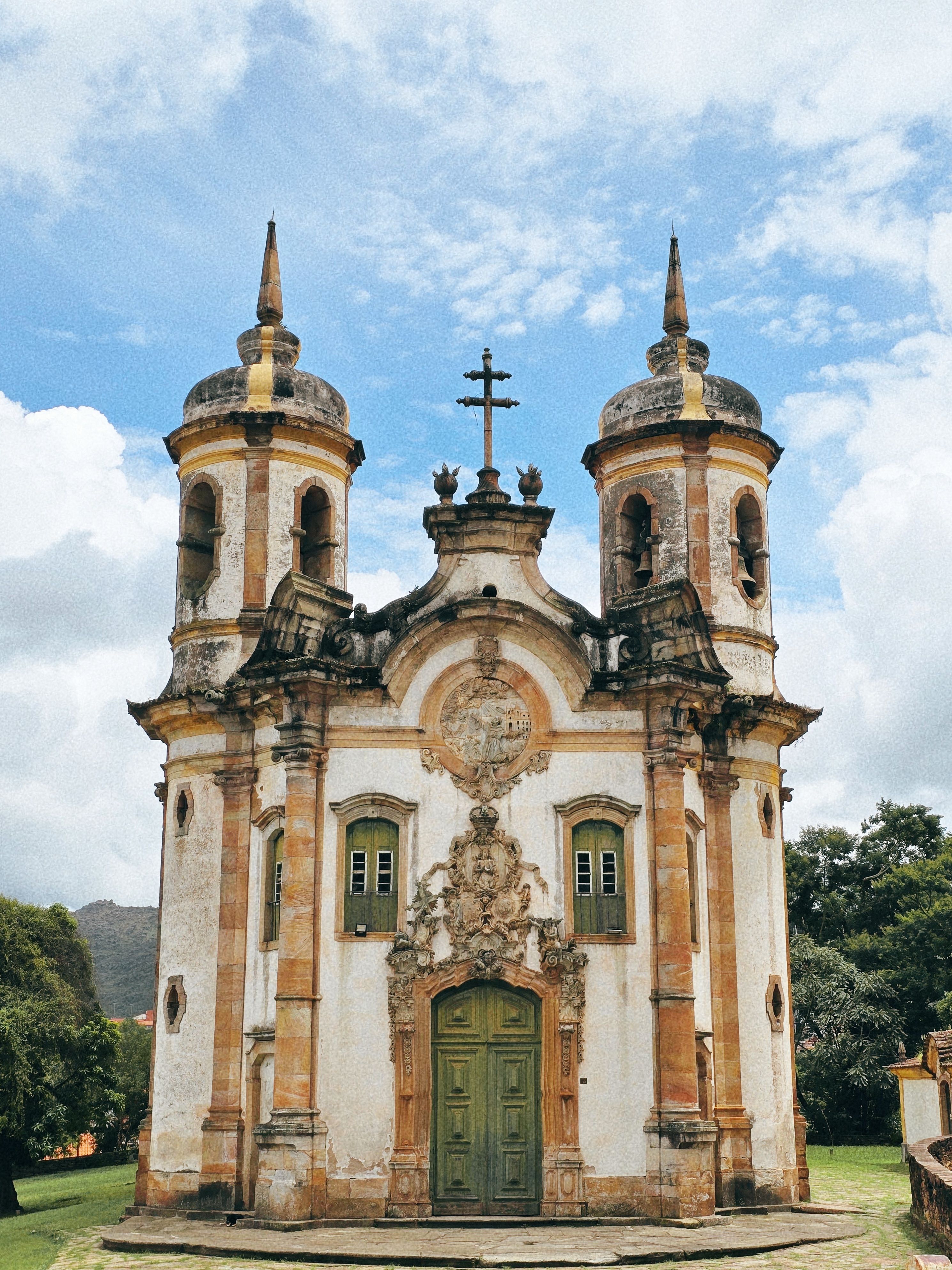 A church with two towers and a green roof · Free Stock Photo
