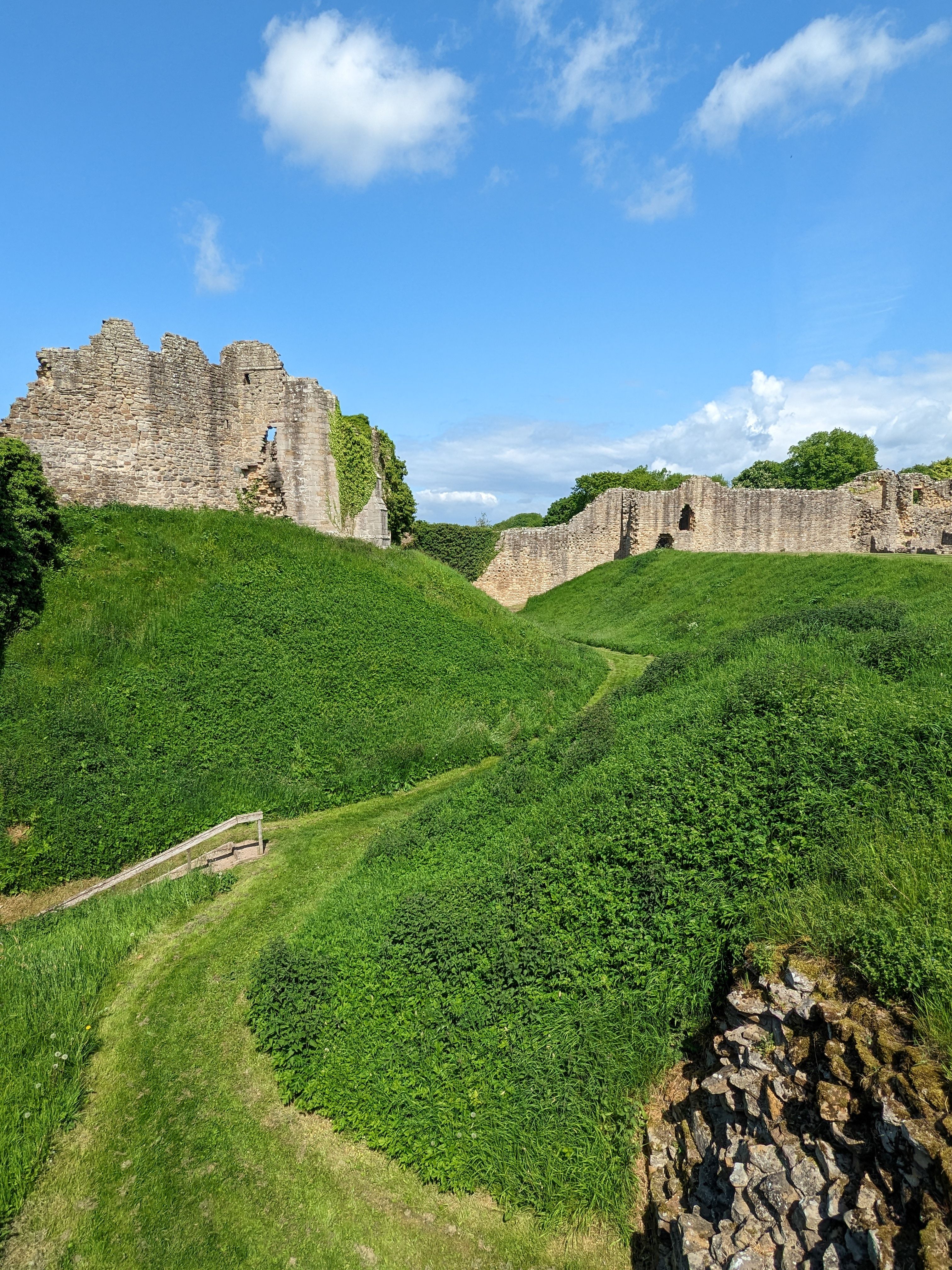 Medieval Castle Ruins in Countryside · Free Stock Photo
