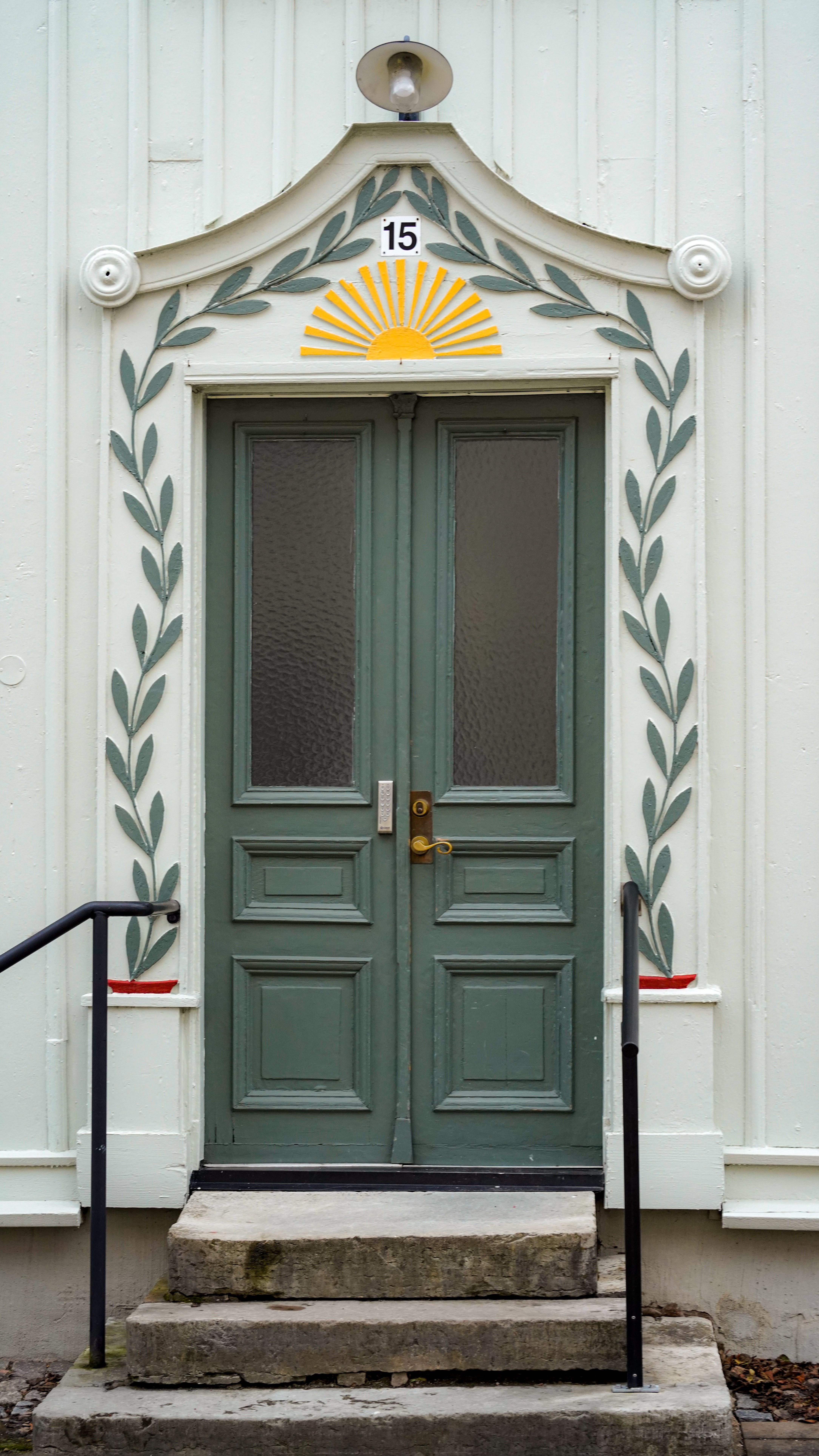 Leaves Design around Door · Free Stock Photo