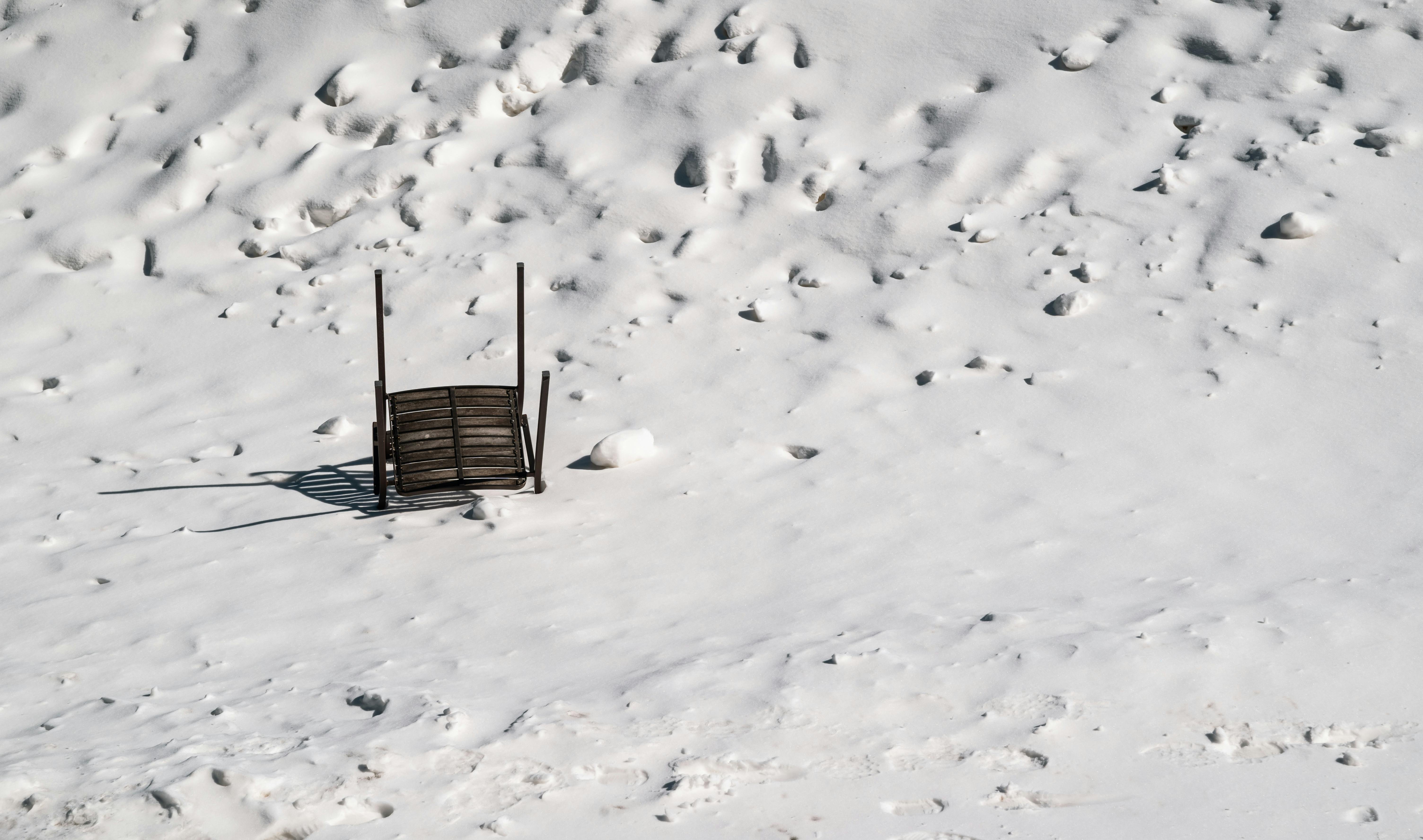 A bench in the snow · Free Stock Photo