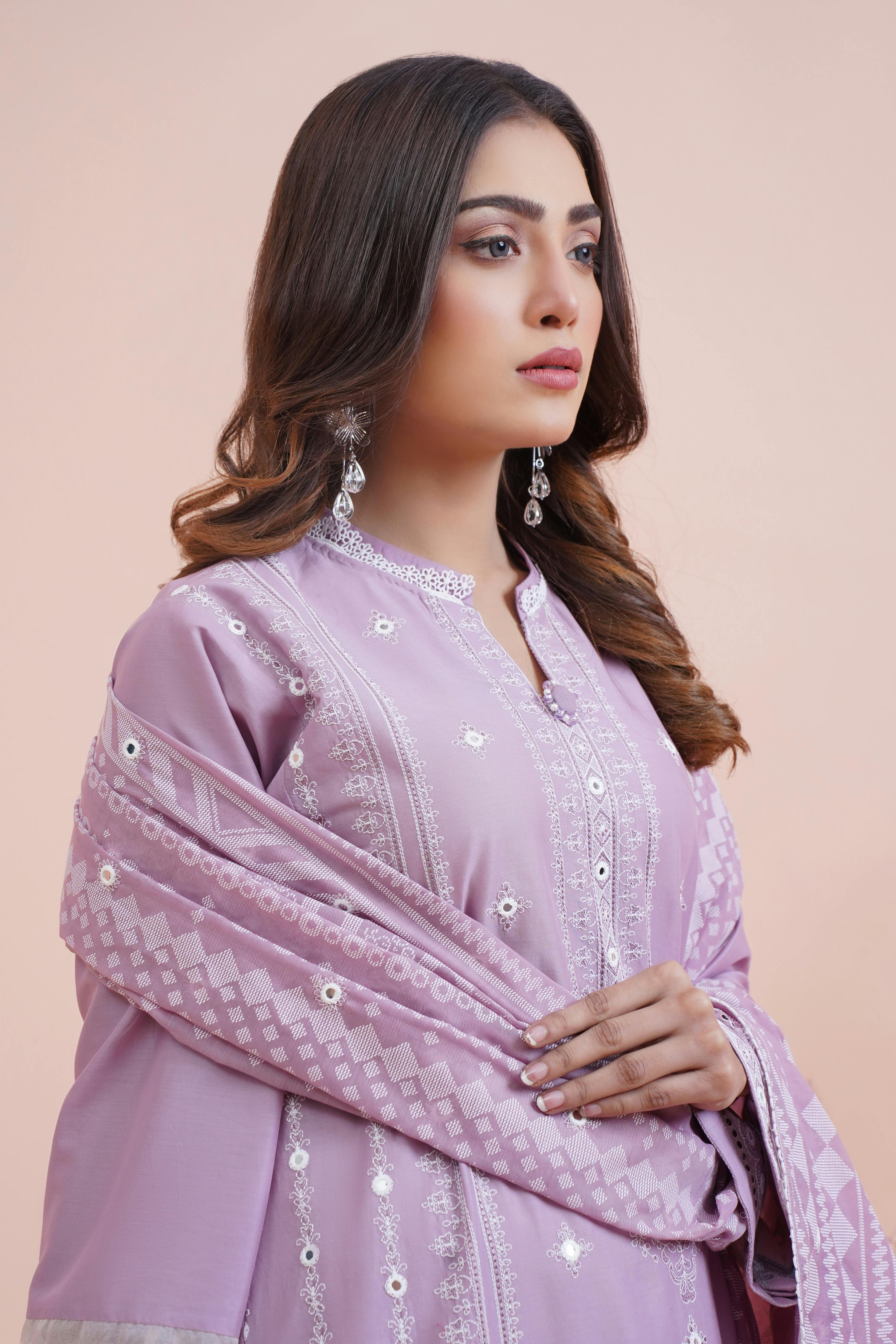 Gulabi Sharara Photos, Download The BEST Free Gulabi Sharara Stock ...