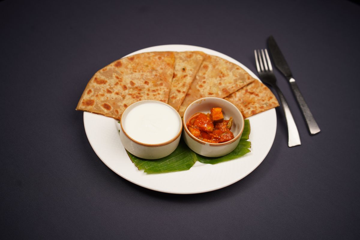 Indian Aloo Paratha Photos, Download The BEST Free Indian Aloo Paratha ...