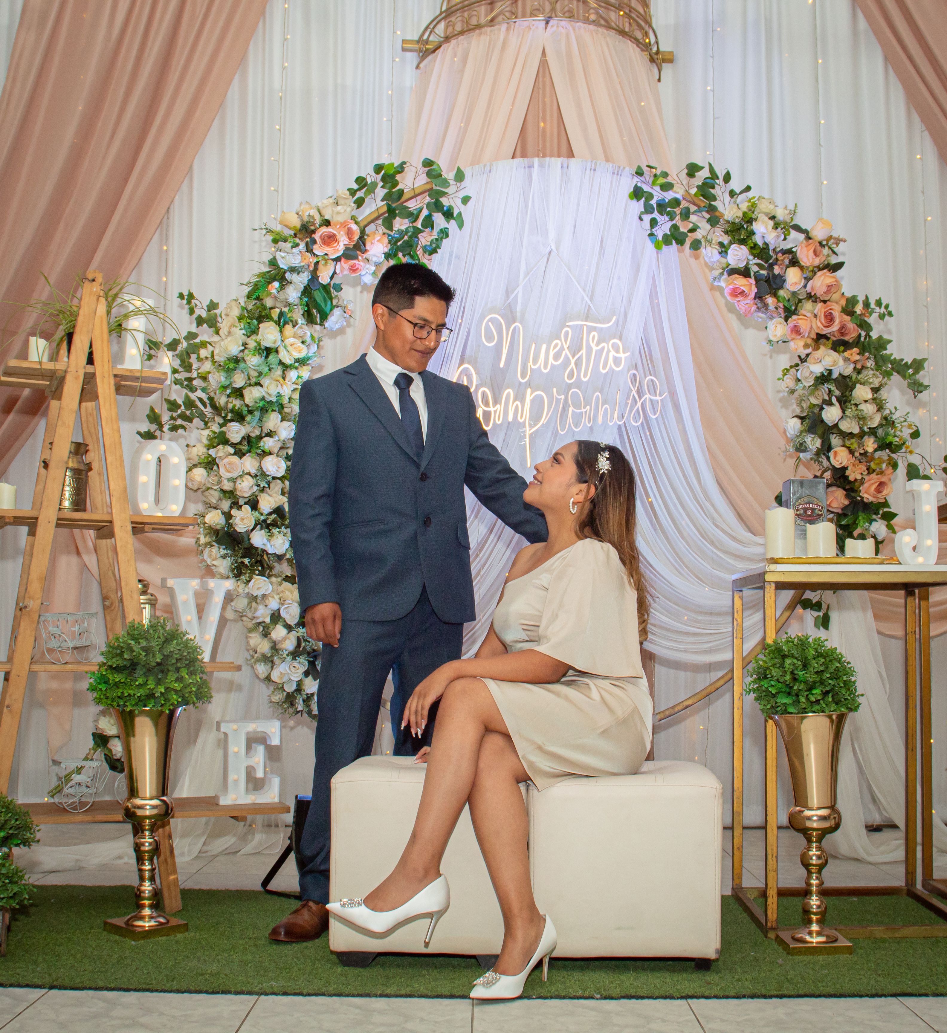 Groom Bride Sit On The Chair Background Photos, Download The BEST Free ...