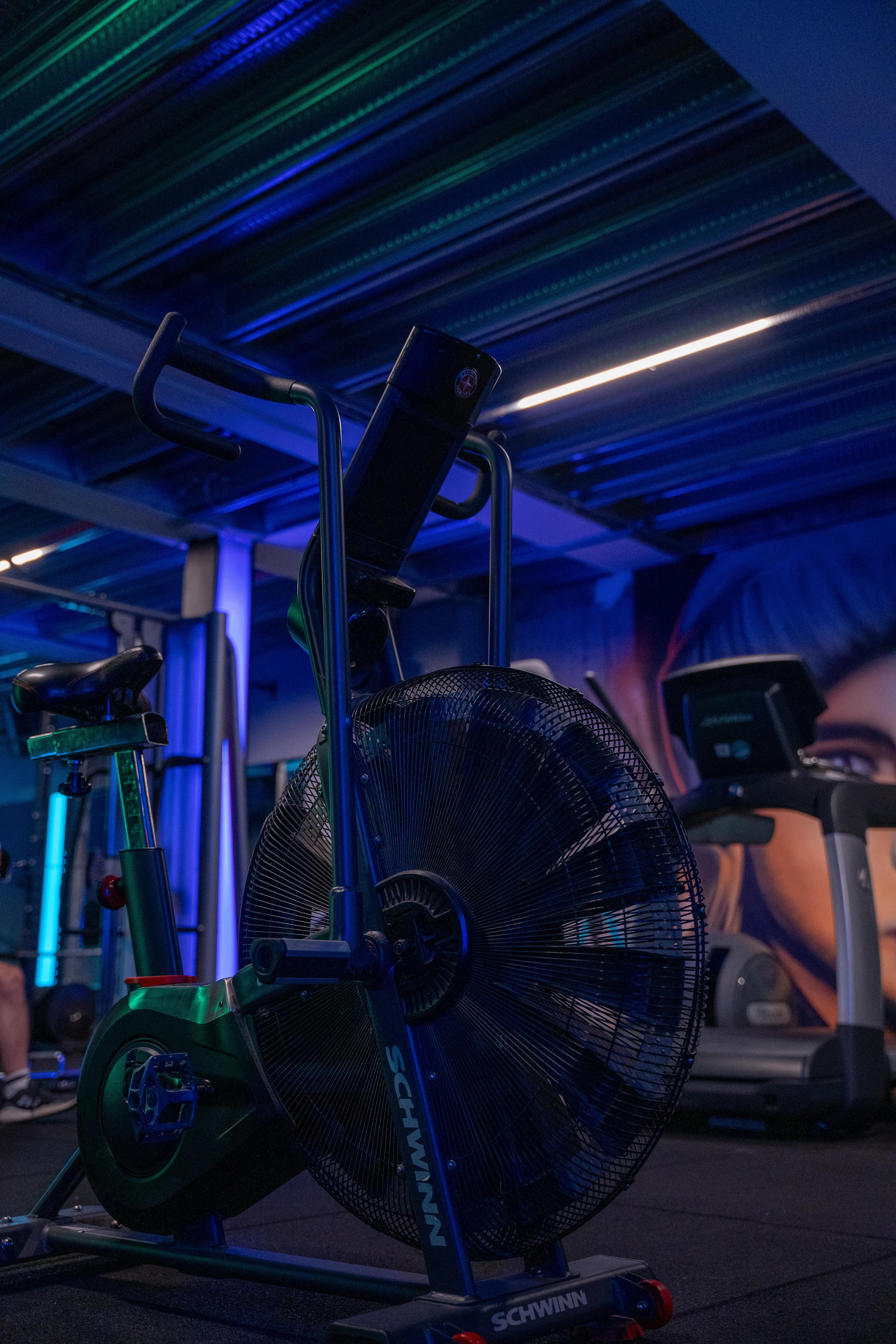 Ücretsiz antrenman yapmak, bisiklet egzersizi, dinamik aydınlatma ...