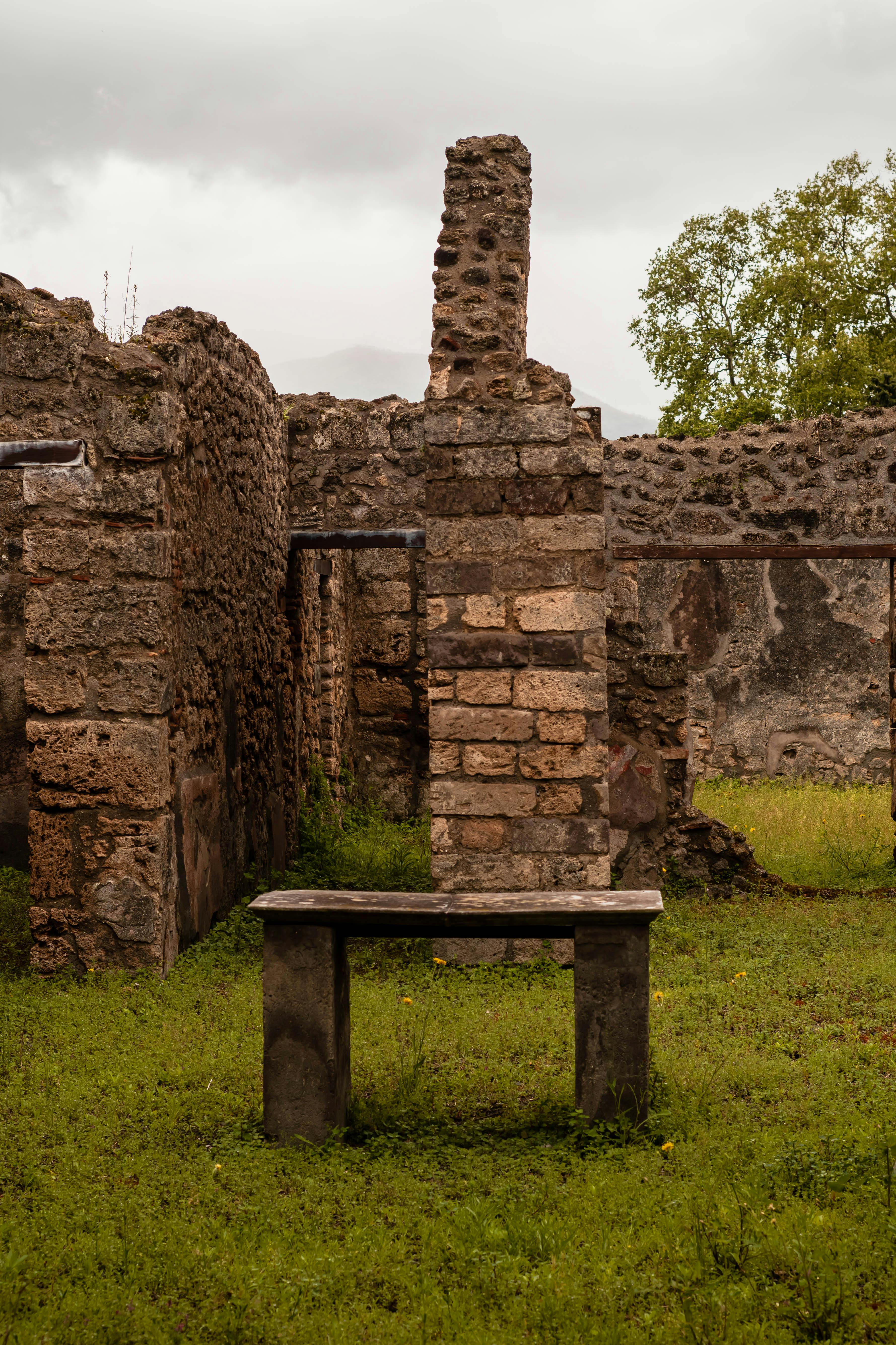 Bench and Stone Walls in Ruins in Rome · Free Stock Photo