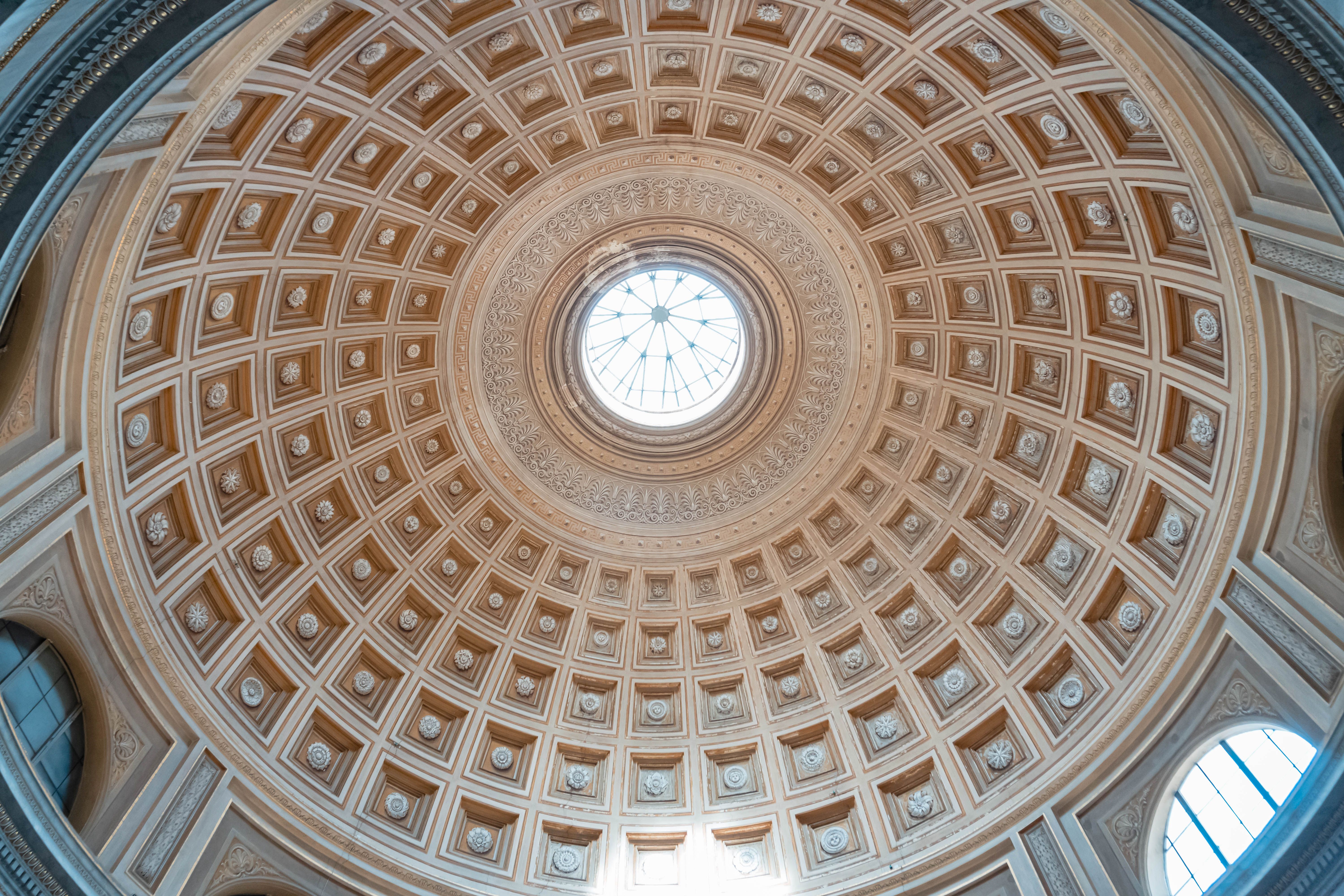 The ceiling of a circular building with a dome · Free Stock Photo