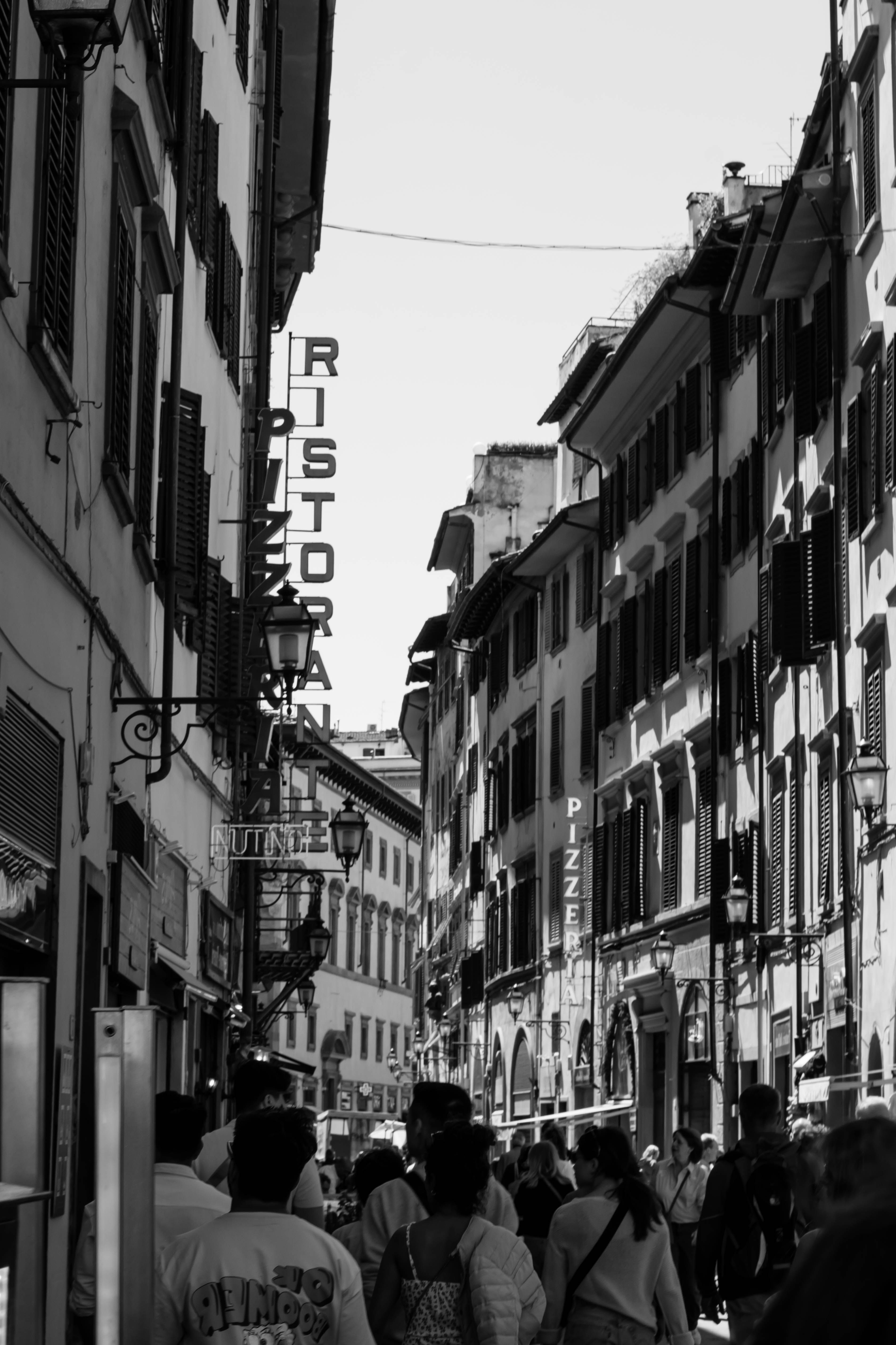 View of a Crowded Alley · Free Stock Photo