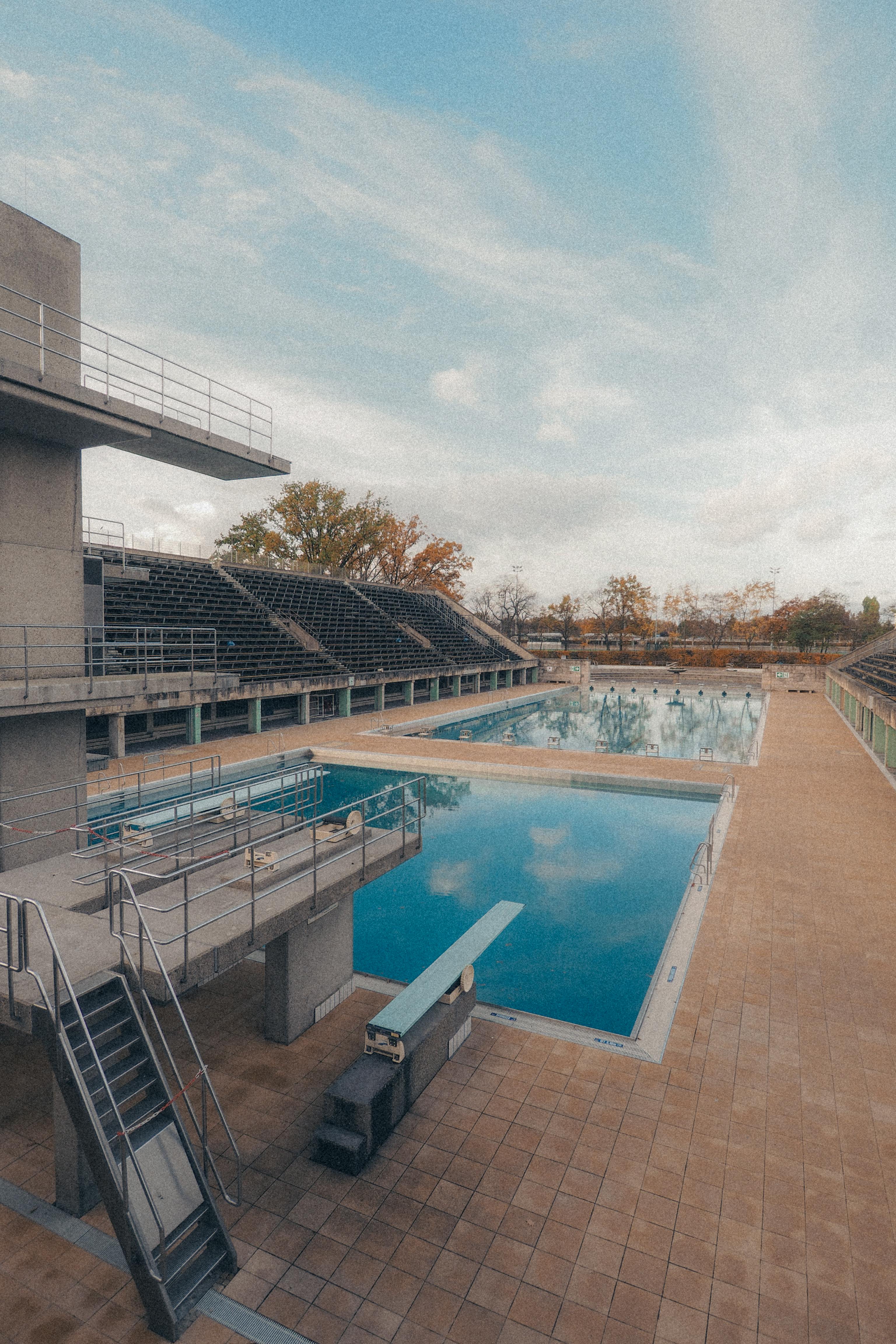 A swimming pool with a diving board and stairs · Free Stock Photo