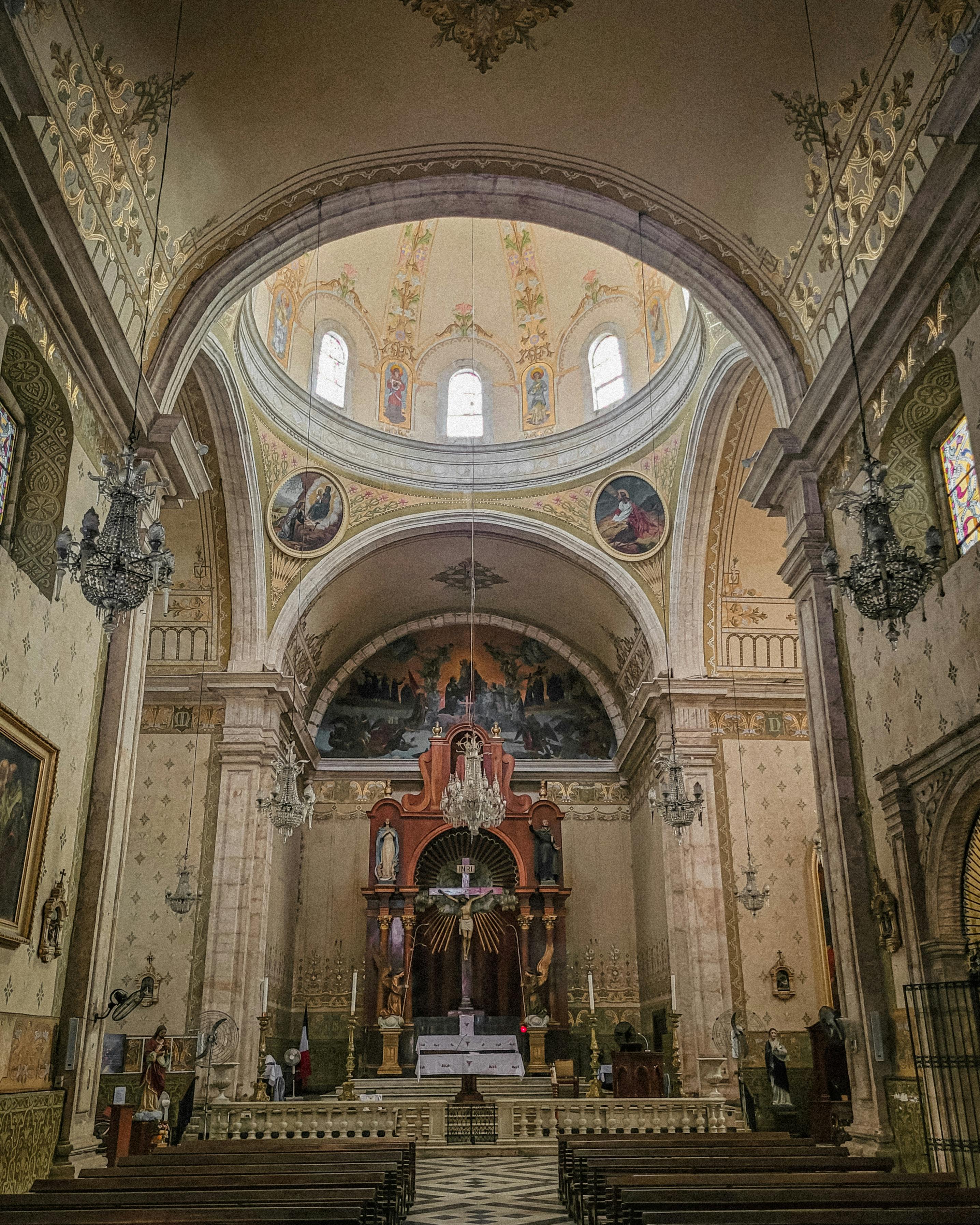 Altar Under Dome in Christian Church in Merida, Mexico · Free Stock Photo