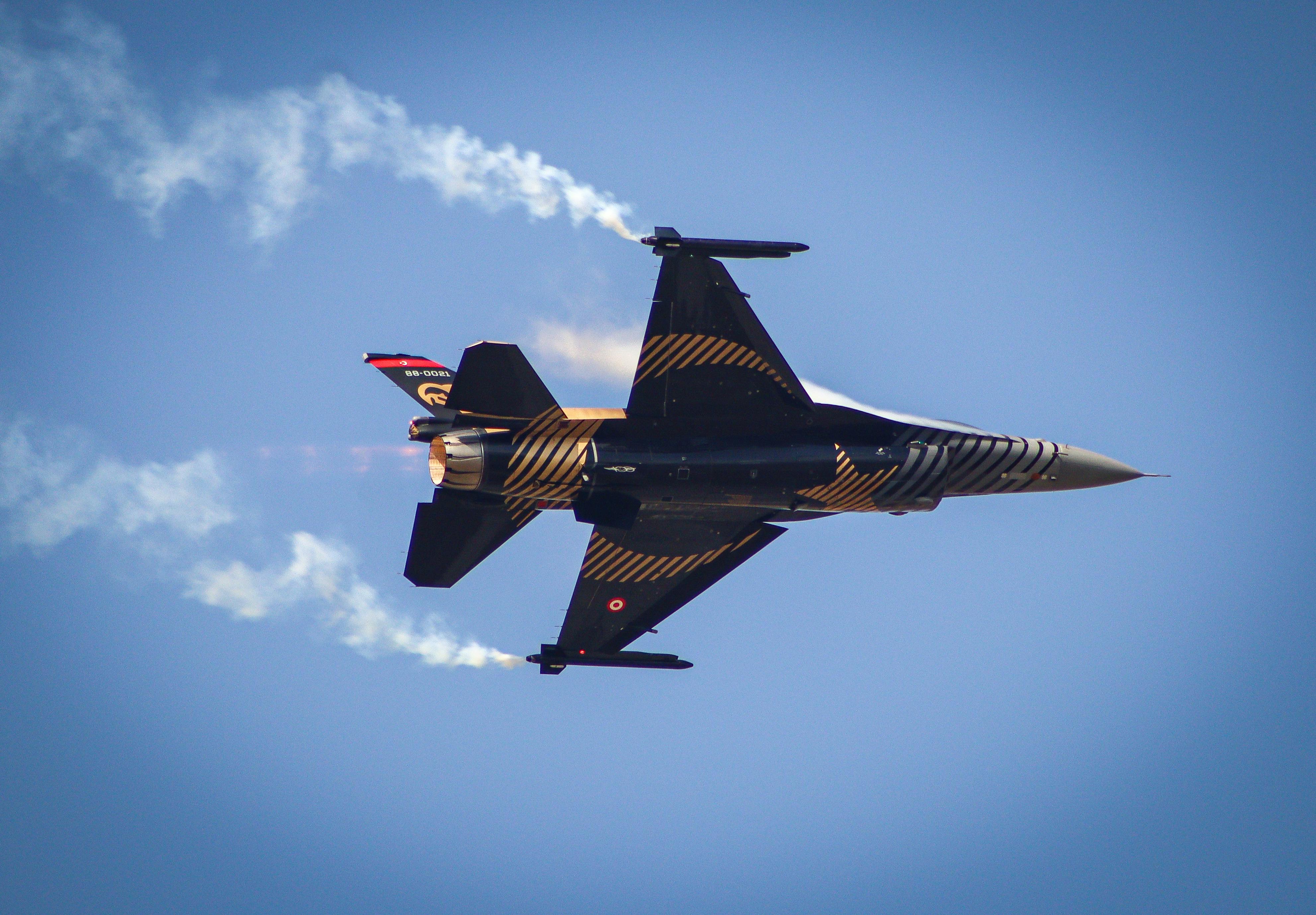 Grey Jet Plane · Free Stock Photo