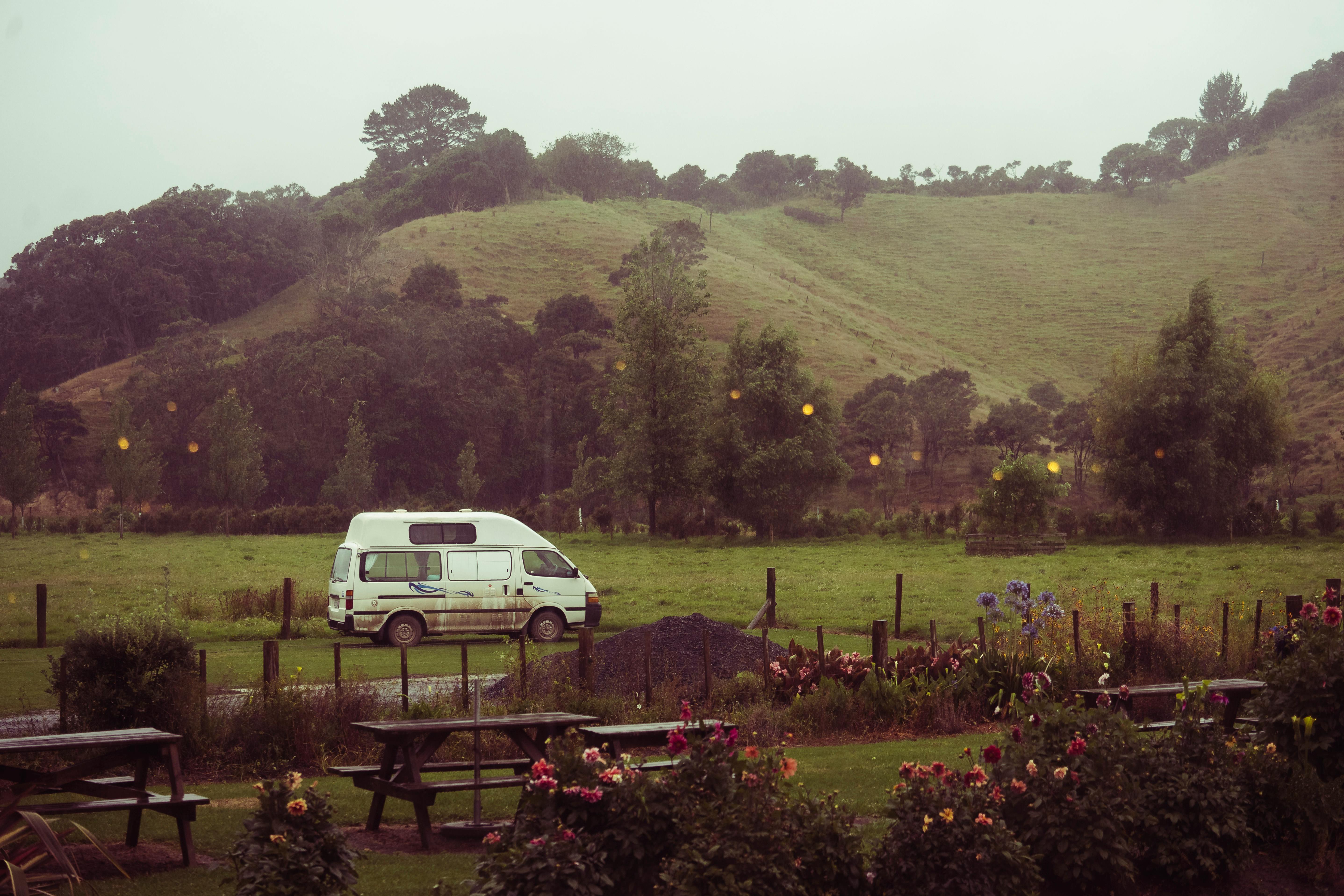 A Camper Van on the Countryside · Free Stock Photo