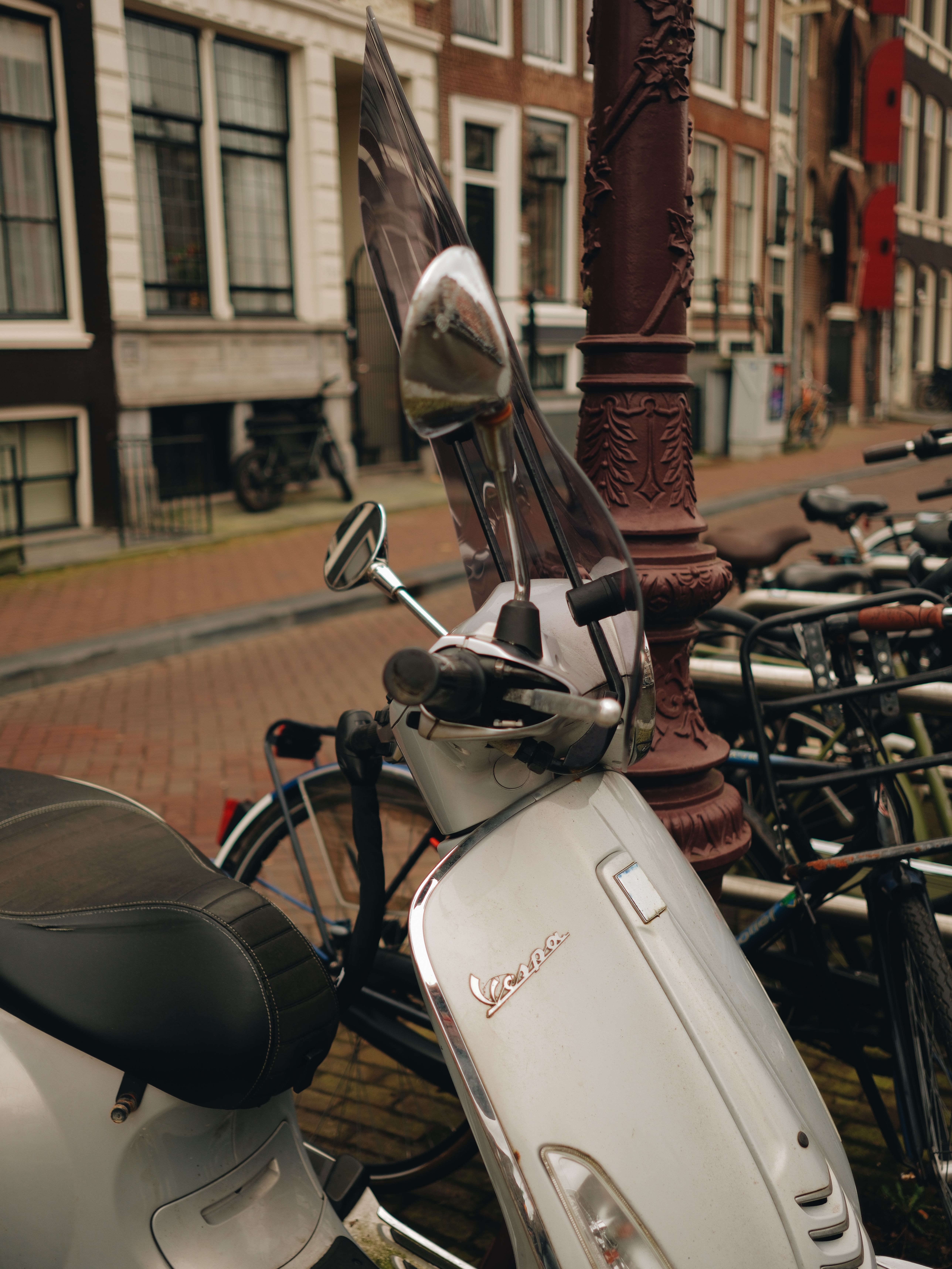 Handlebar and Windshield of a White Vespa · Free Stock Photo
