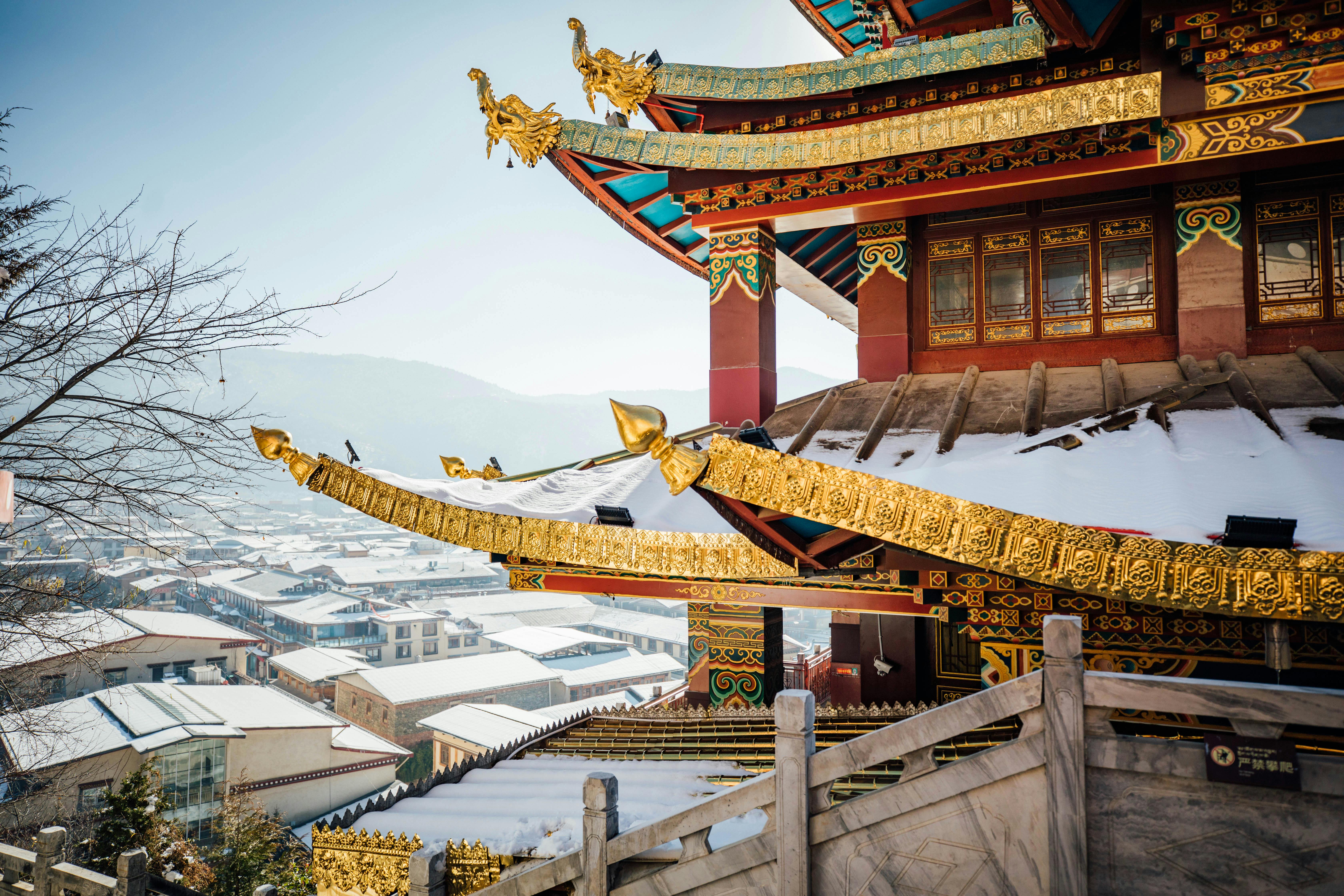 Traditional Chinese Dragon Head Temple Roof with Golden Elements · Free ...