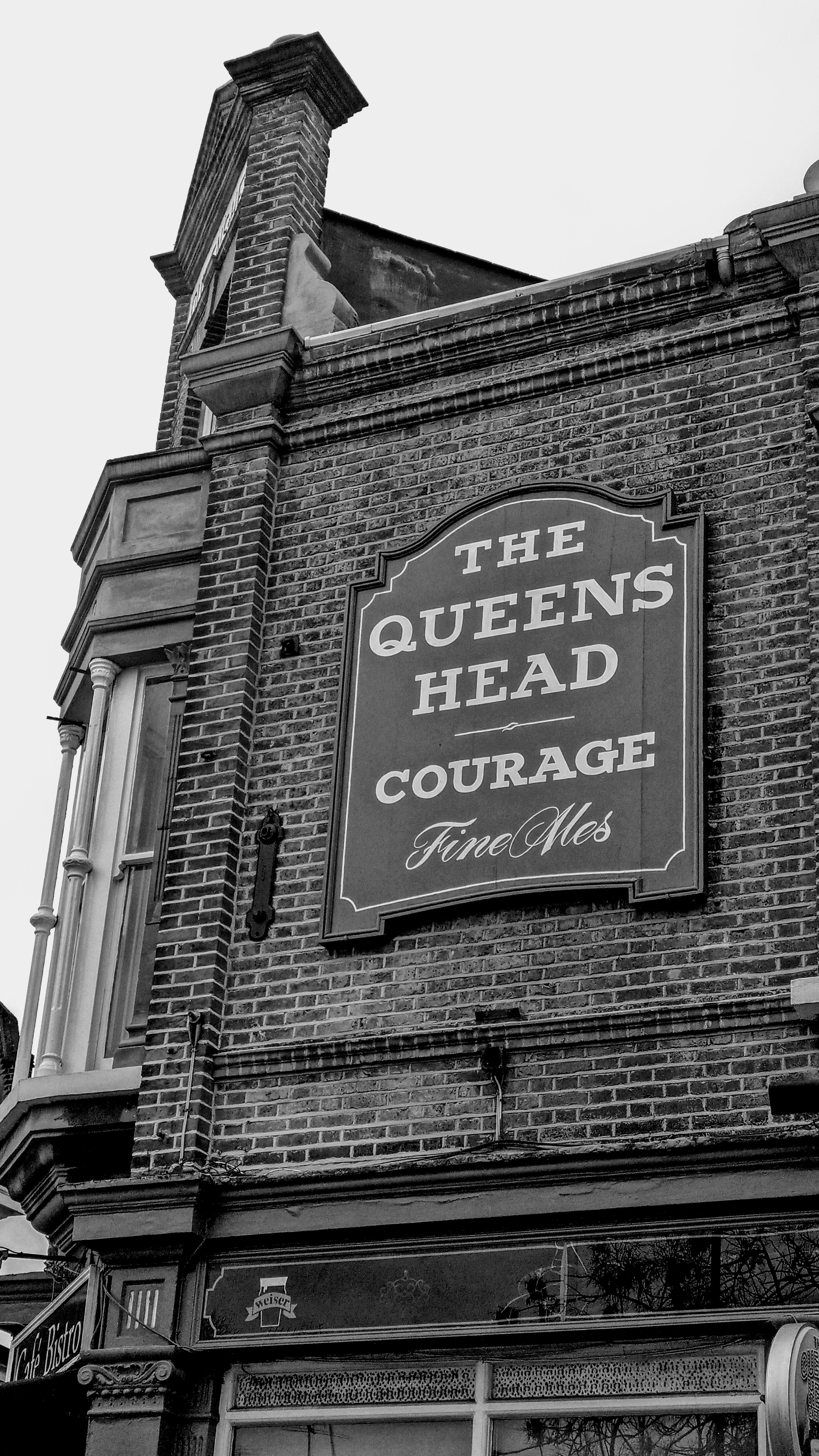 Sign of The Queens Head Pub on a Brick Wall · Free Stock Photo